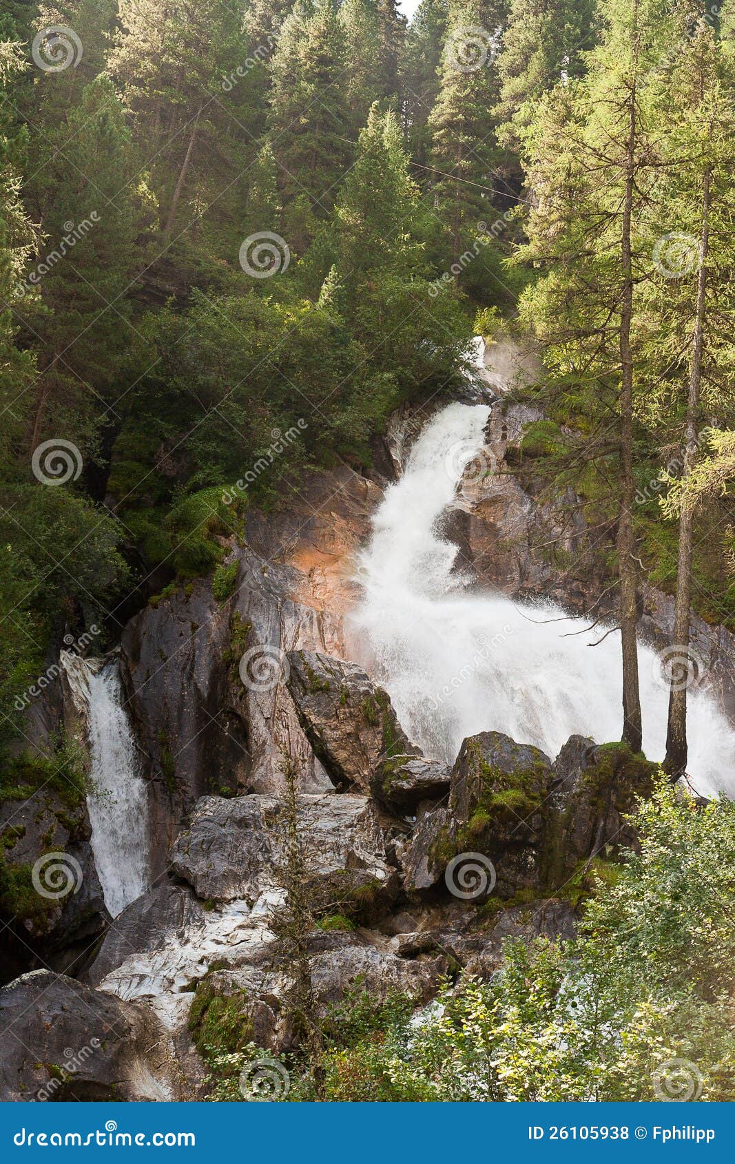 Wasserfall in Den Tiroler Alpen Stockfoto - Bild von tourist, fallen ...