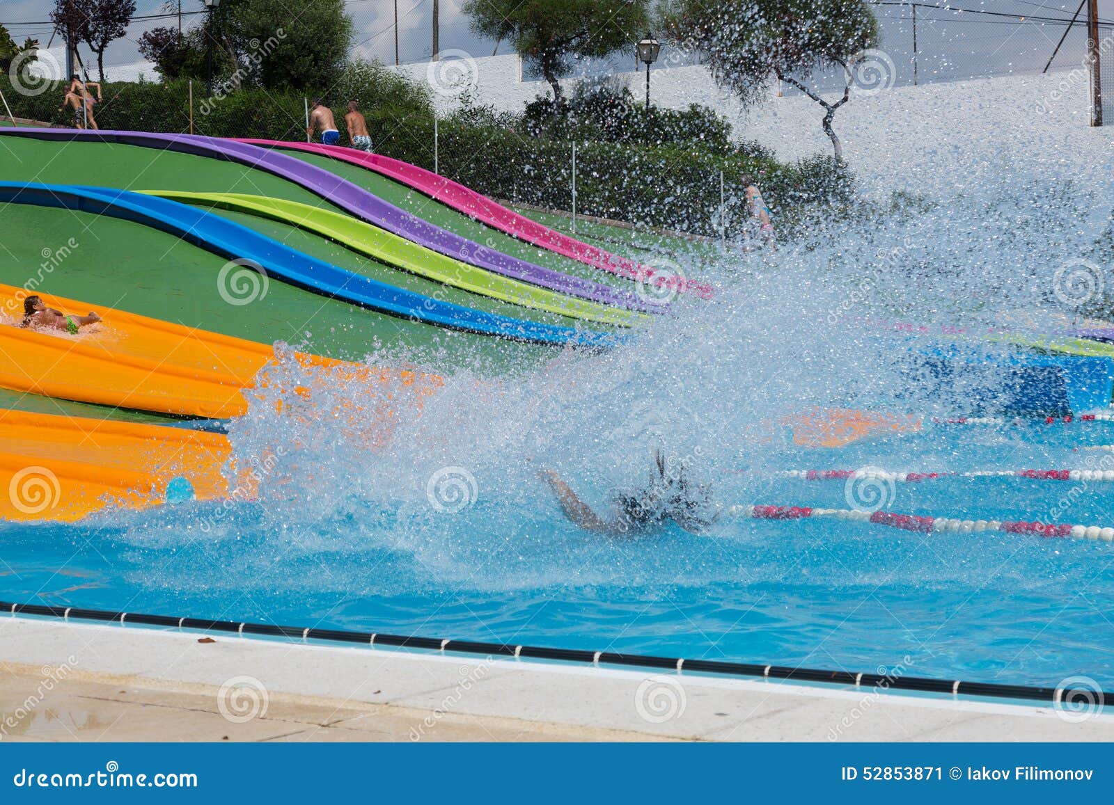 Wasserrutsche Bei WaterPark Redaktionelles Foto - Bild von abenteuer ...