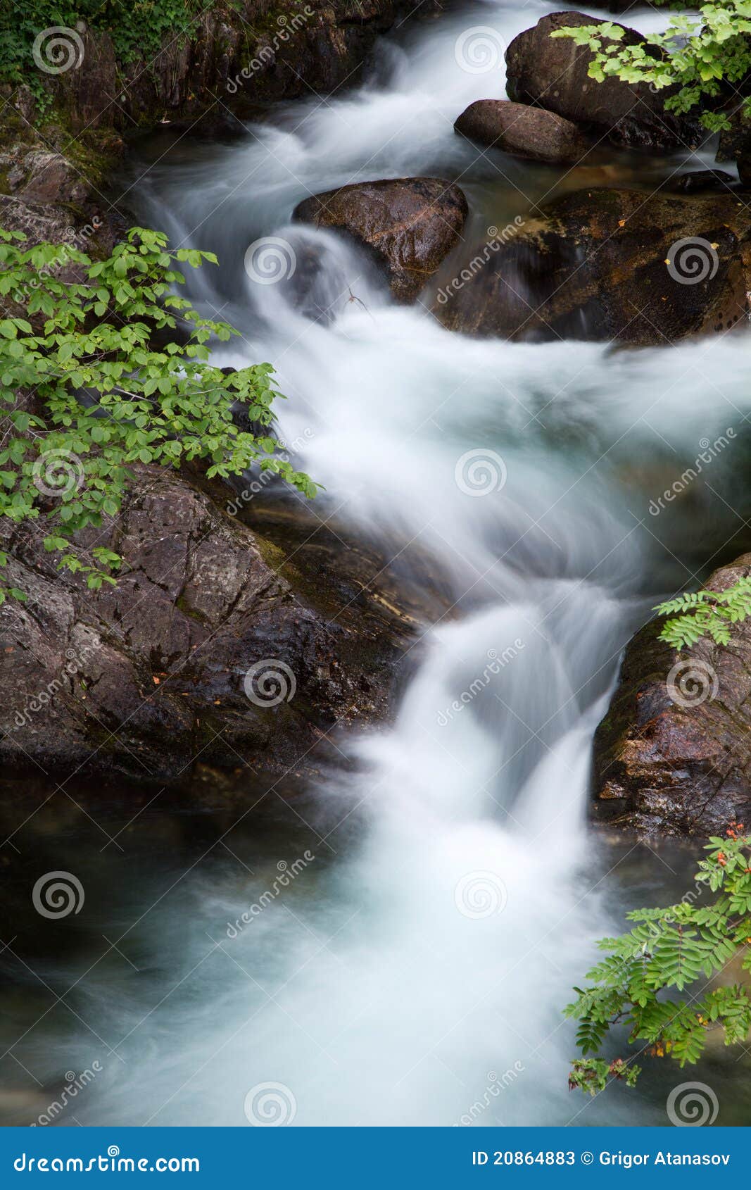 Wasserstrom stockbild. Bild von reinheit, frische, berg - 20864883
