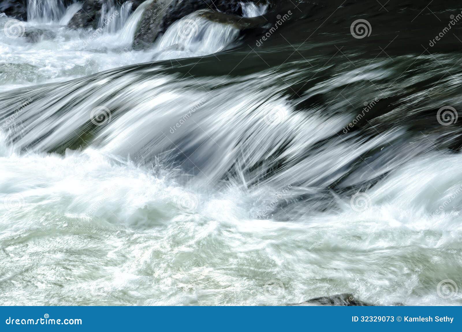 Wasserstrom stockbild. Bild von dunkel, landschaft, nave - 32329073