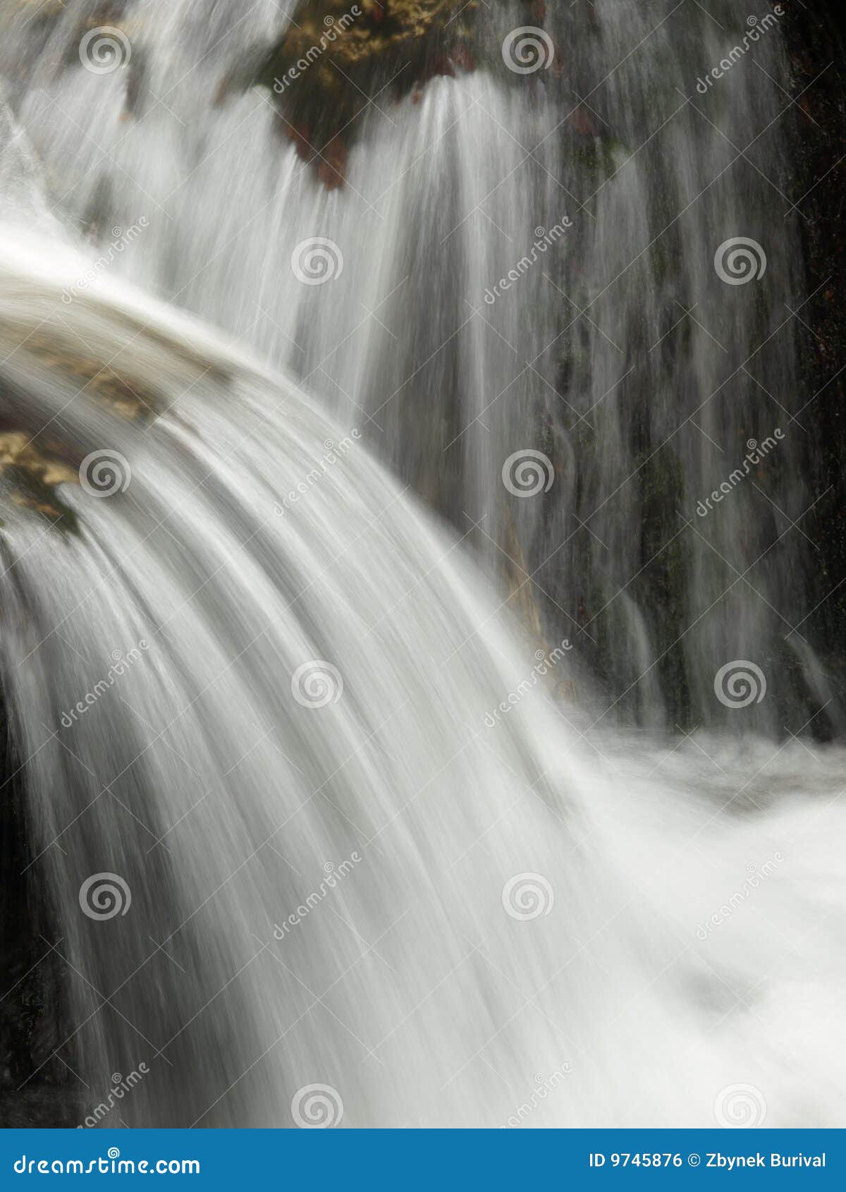 Wasserstrom stockfoto. Bild von fallen, draussen, kaskade - 9745876
