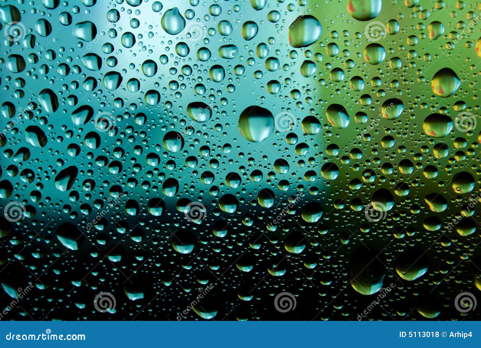 Wassertropfen Auf Blauem Hintergrund Stockfoto - Bild von umgebung ...