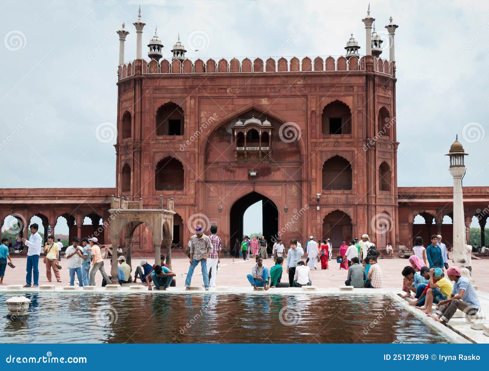 Wassing in Jama Masjid, De Grootste Moskee Van India Redactionele Stock ...