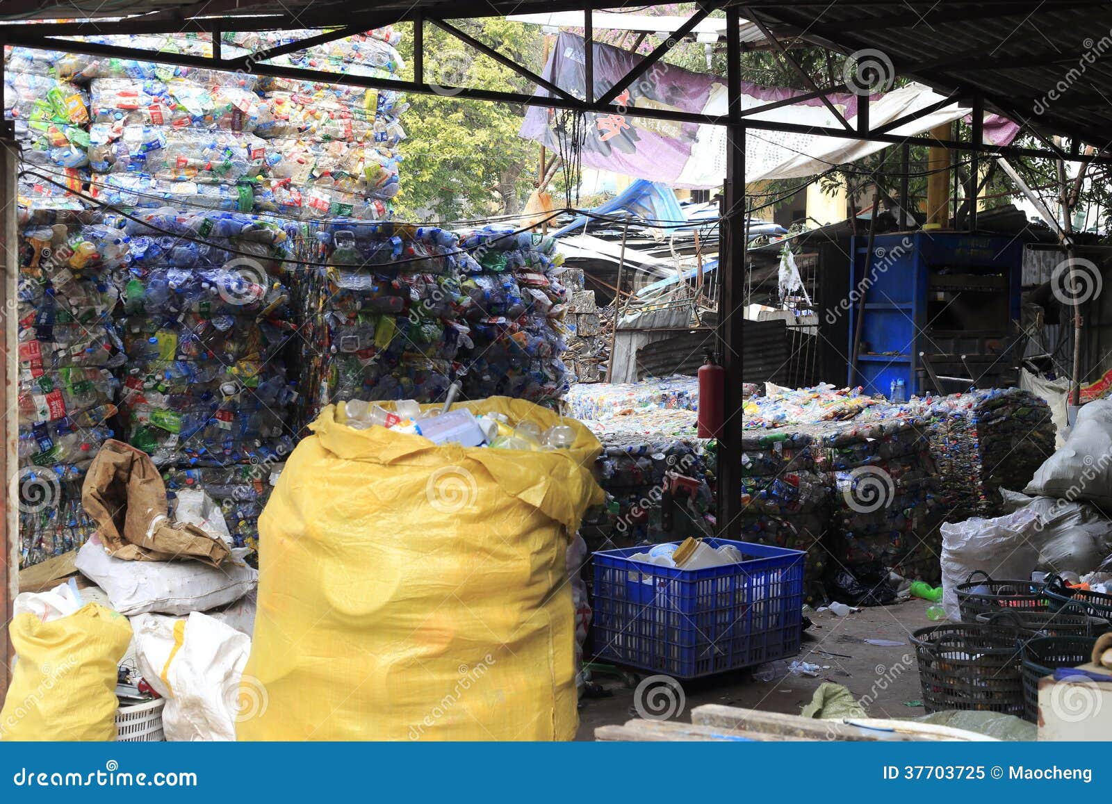 Waste recycle bin editorial image. Image of bundled, consumption - 37703725