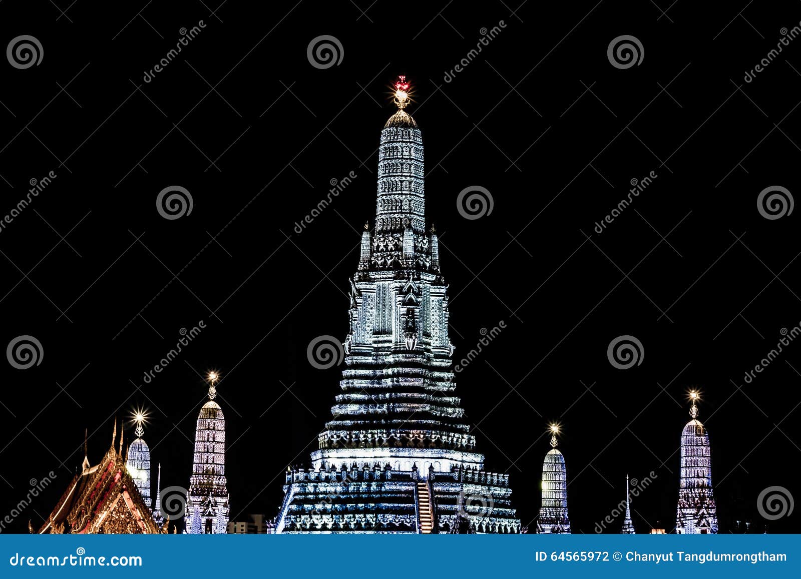Wat Arun Night Scenes on White Light Stock Photo - Image of chedi, dawn ...