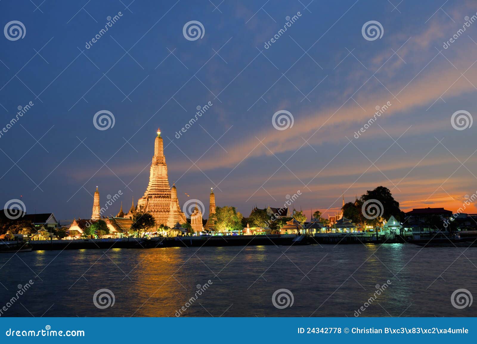 Wat Arun temple at sunset stock photo. Image of gold - 24342778