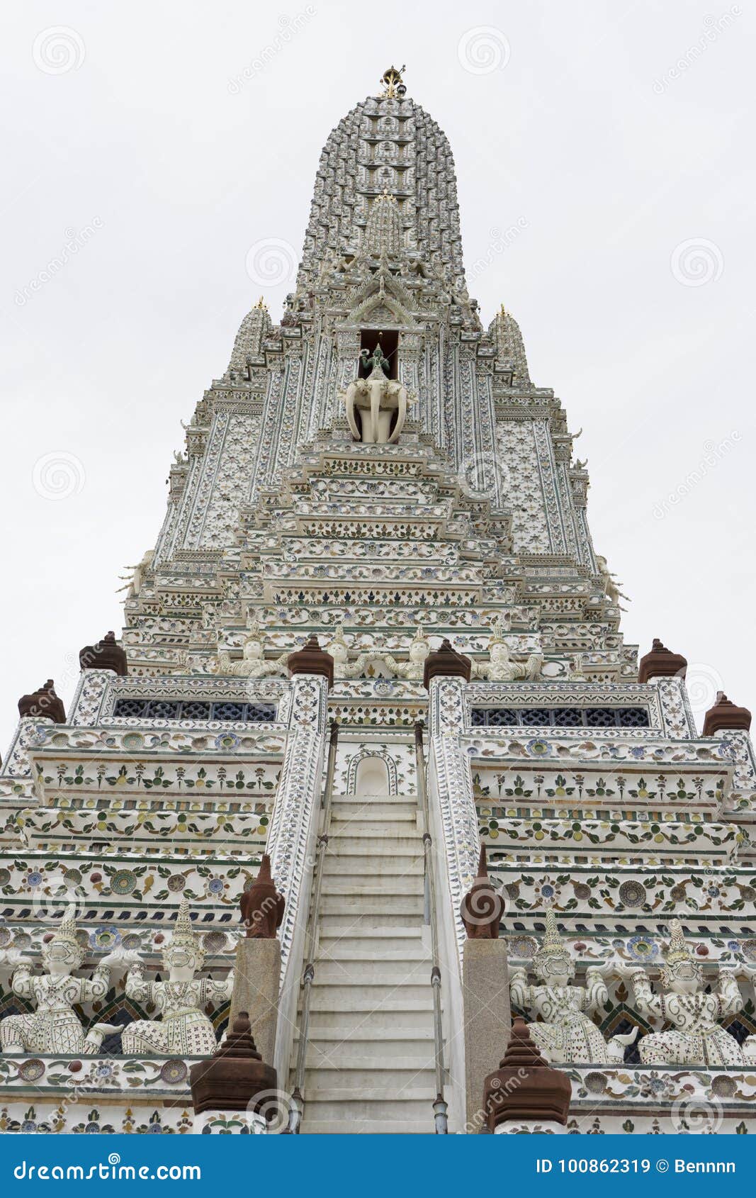 Wat Arun Temple image stock. Image du destinations, capitale - 100862319