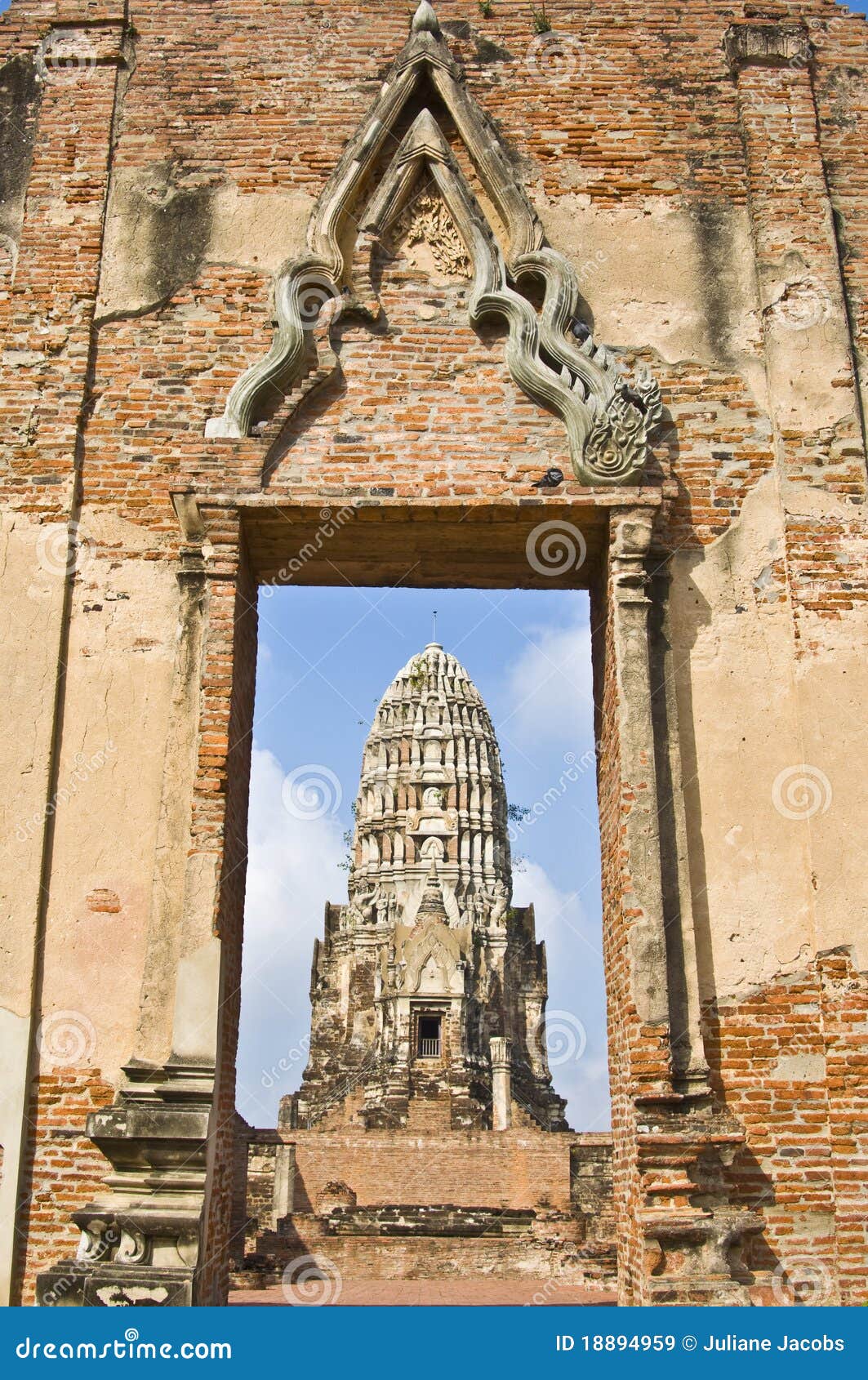 Wat Mahathat stock image. Image of pagoda, mahathat, prayer - 18894959