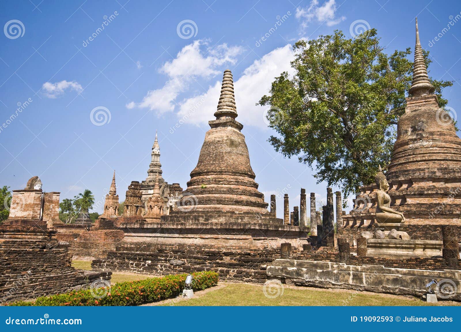 Wat Mahathat stock image. Image of ancient, mahathat - 19092593