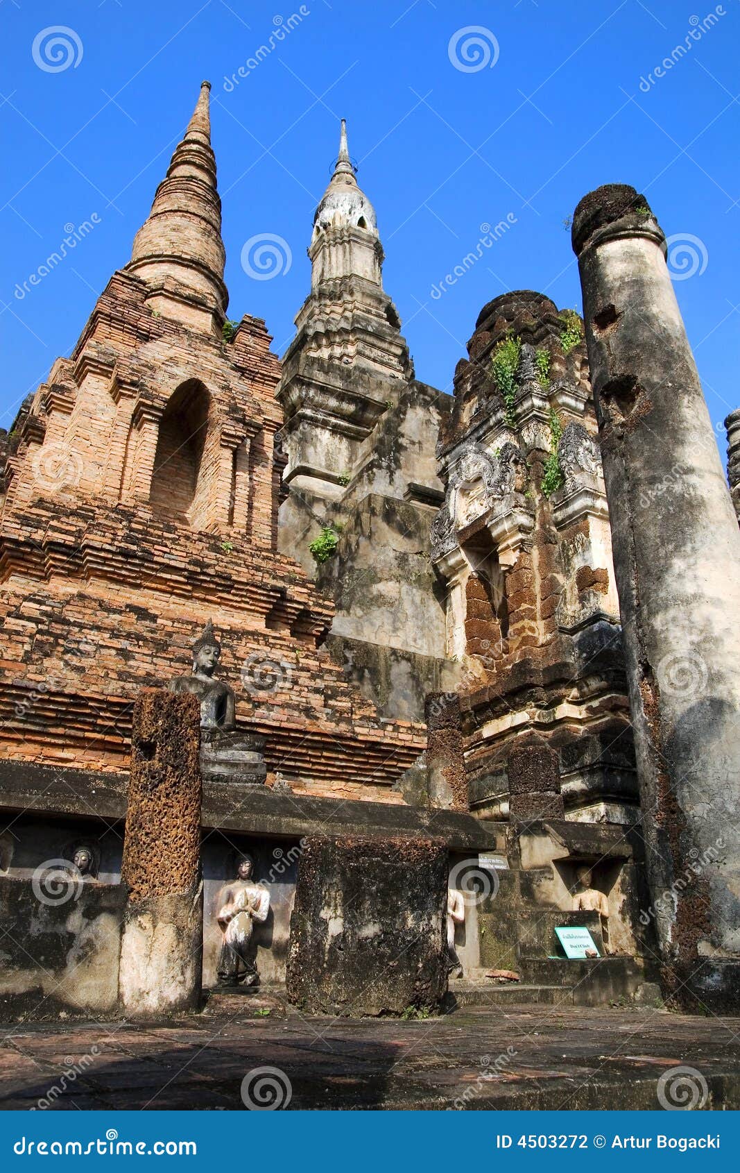 Wat Mahathat stock foto. Image of boeddhisme, tempel, oriëntatiepunt ...
