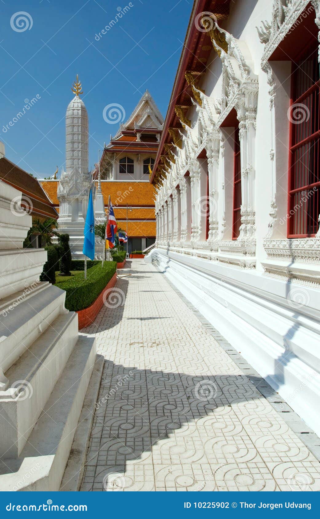 Wat Mahathat in Bangkok stock photo. Image of cheddi - 10225902