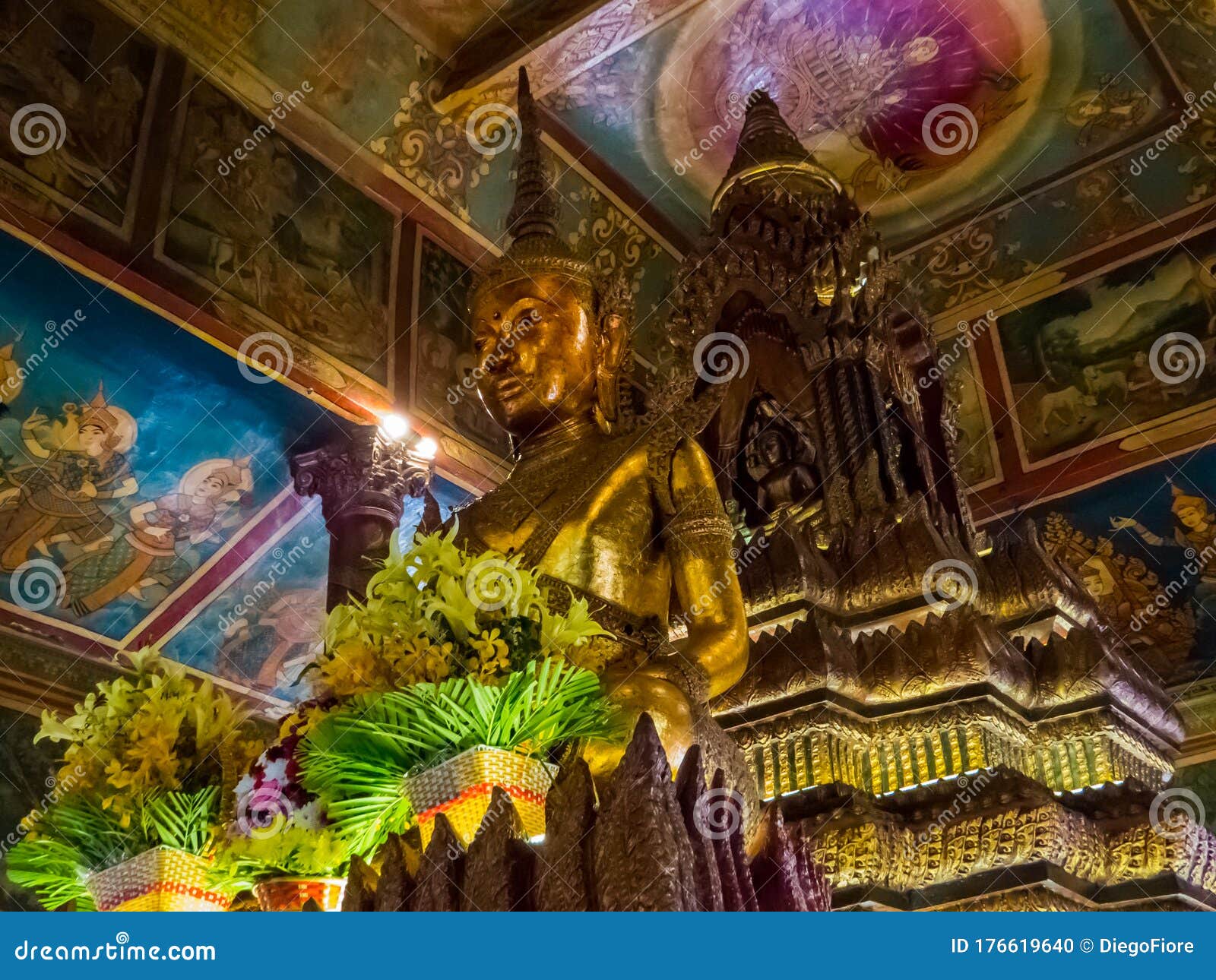 Wat Phnom, Phnom Penh, Cambodia Stock Photo - Image of culture, holy ...