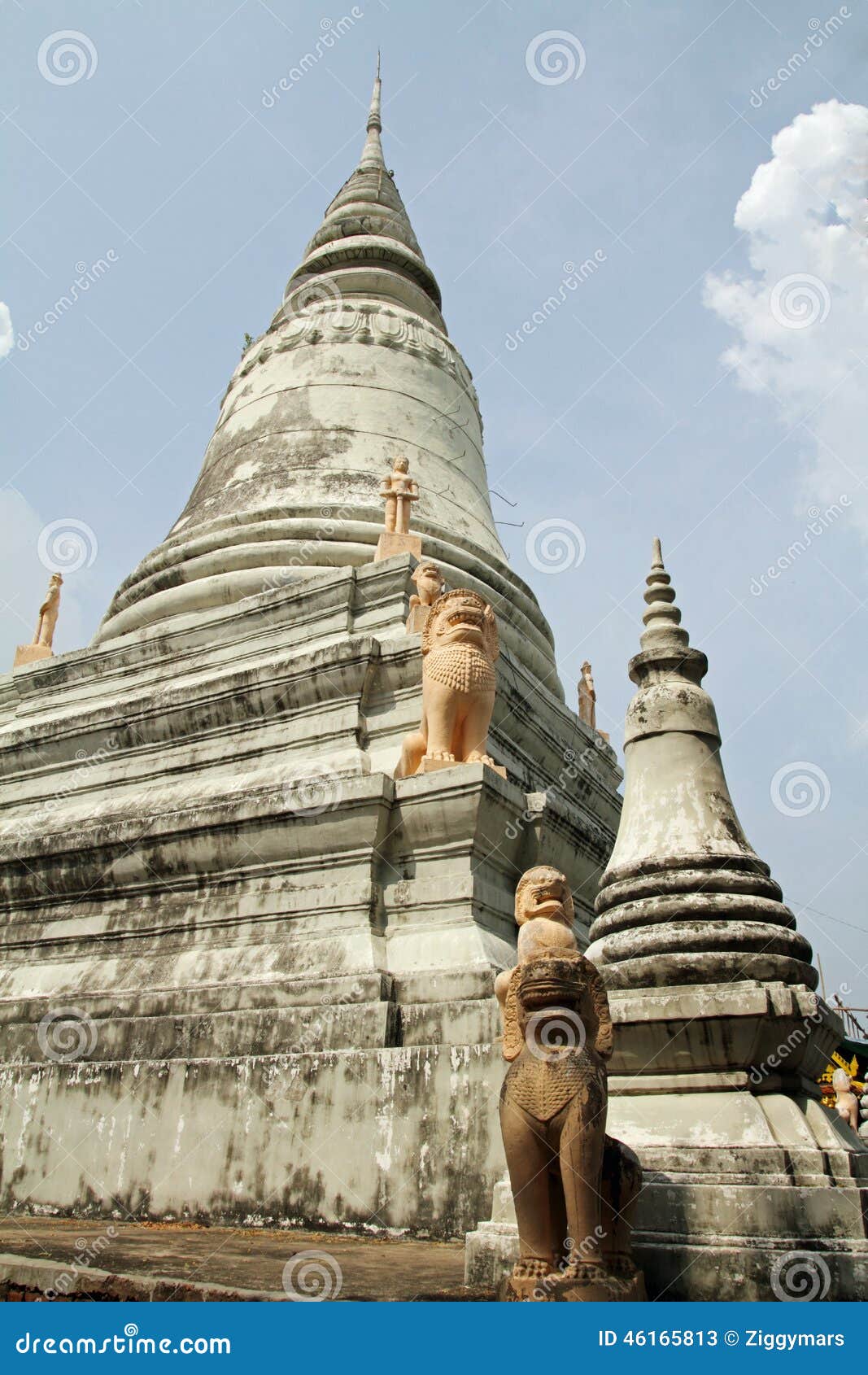 Wat phnom in Phnom Penh stock image. Image of stupa, phnom - 46165813