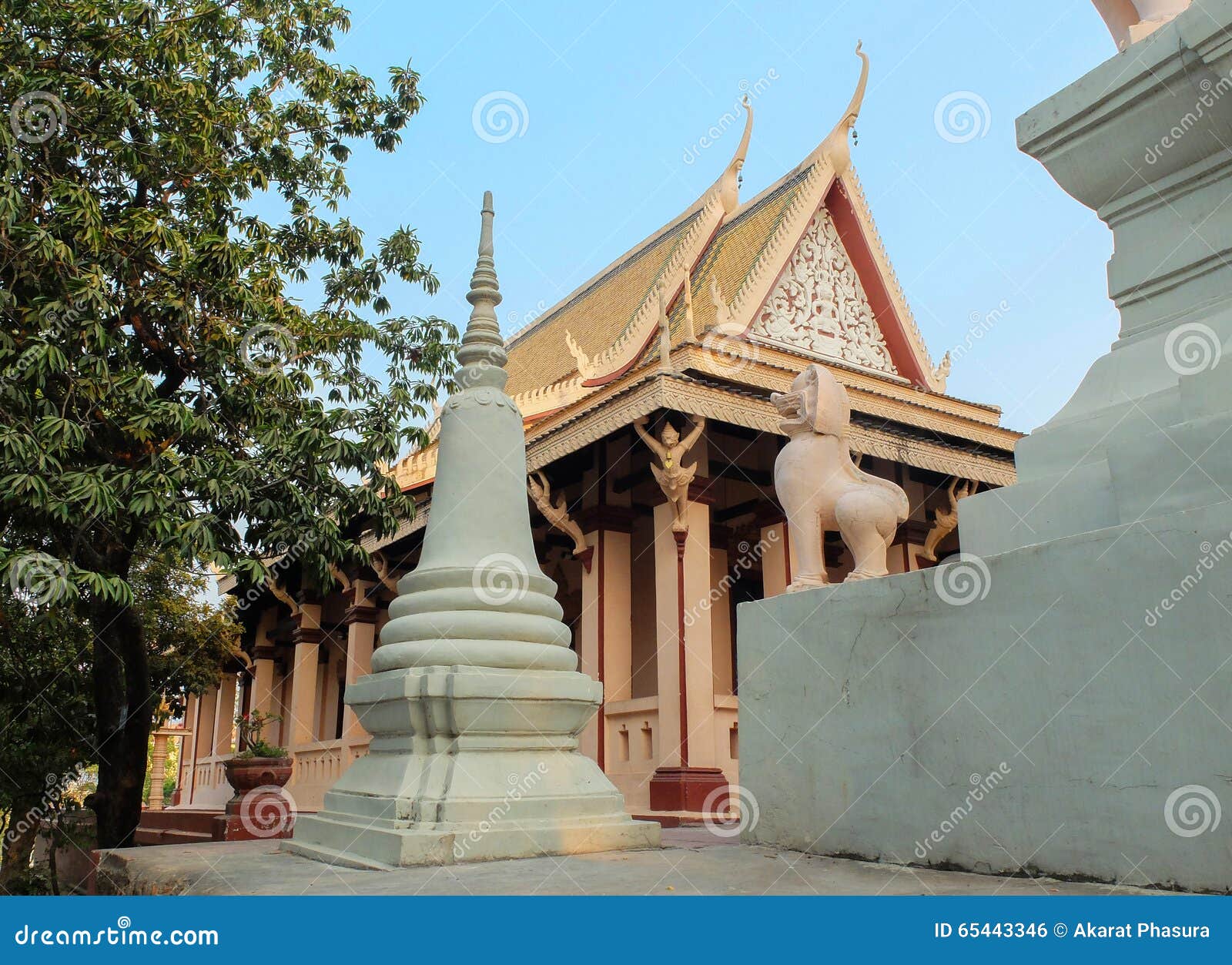 Wat Phnom, Phnom Penh stock photo. Image of religion - 65443346