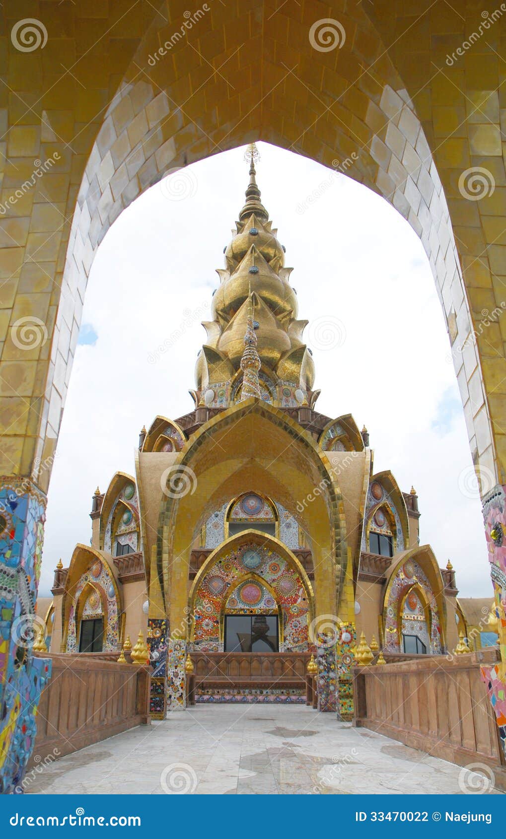 Wat Phra Dhat Phasornkaew photo stock. Image du extérieur - 33470022