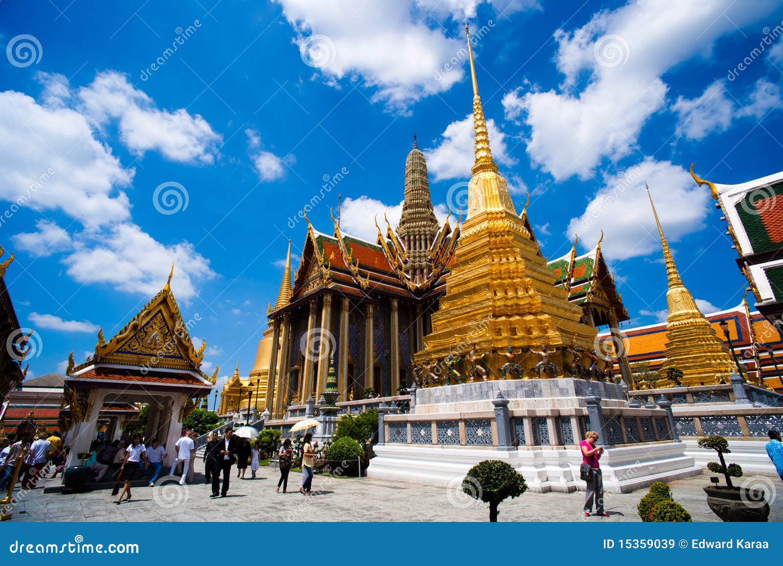 Wat Phra Kaew editorial stock image. Image of religion - 15359039