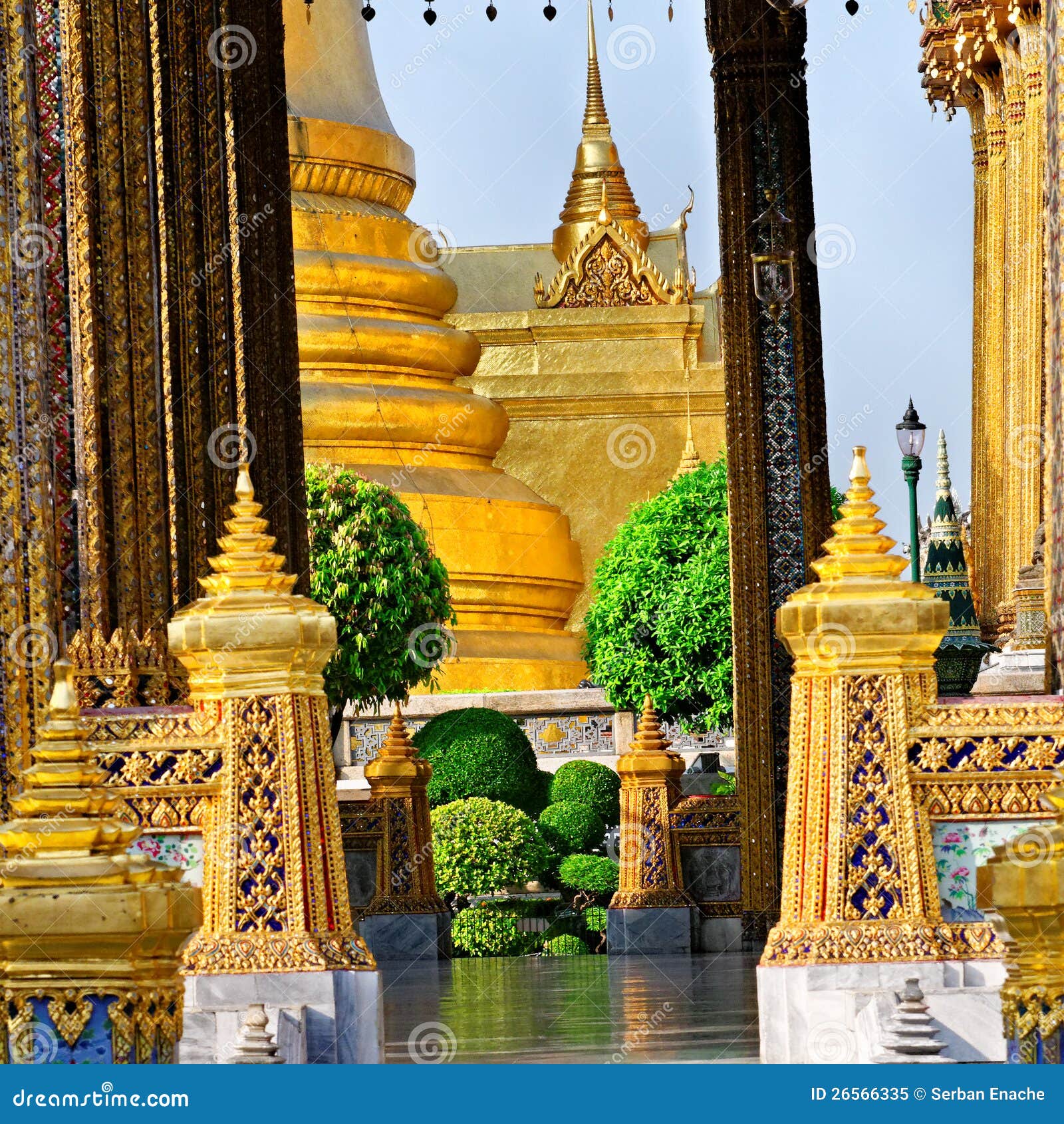 Wat Phra Kaew stock image. Image of temple, satsadaram - 26566335