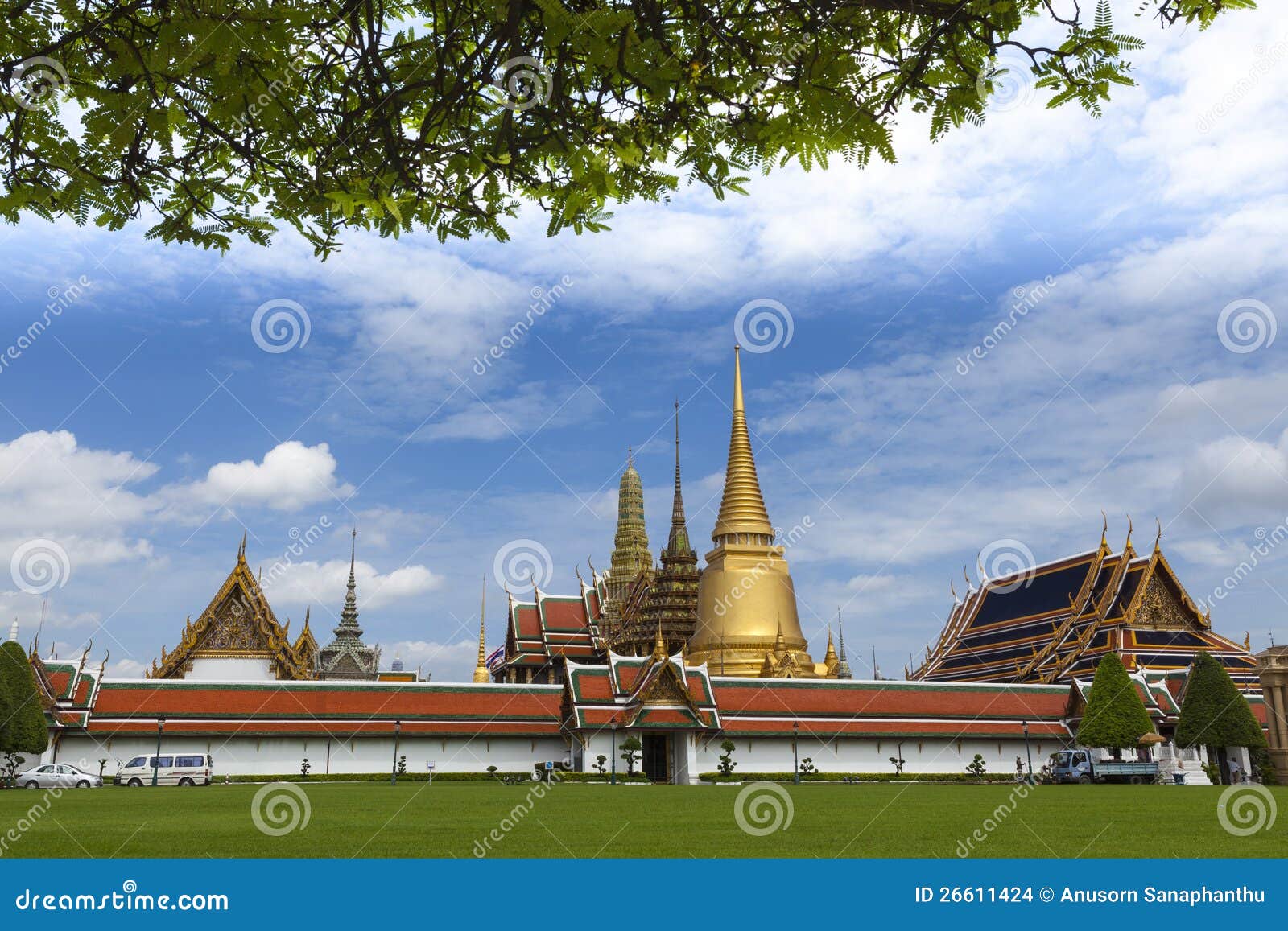 Wat Phra Kaew stock photo. Image of cloud, pagoda, kaew - 26611424