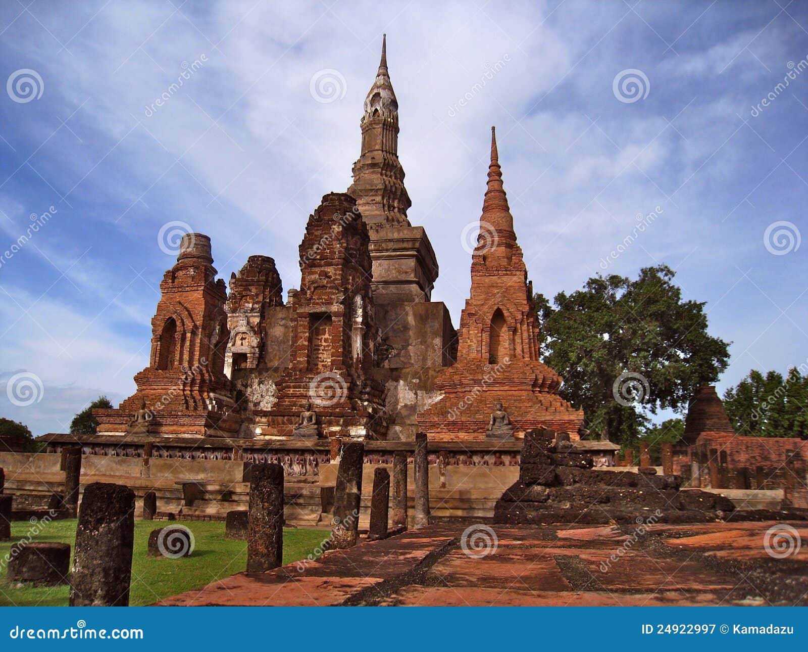 Wat Phra Mahathat stock image. Image of brick, site, ruin - 24922997