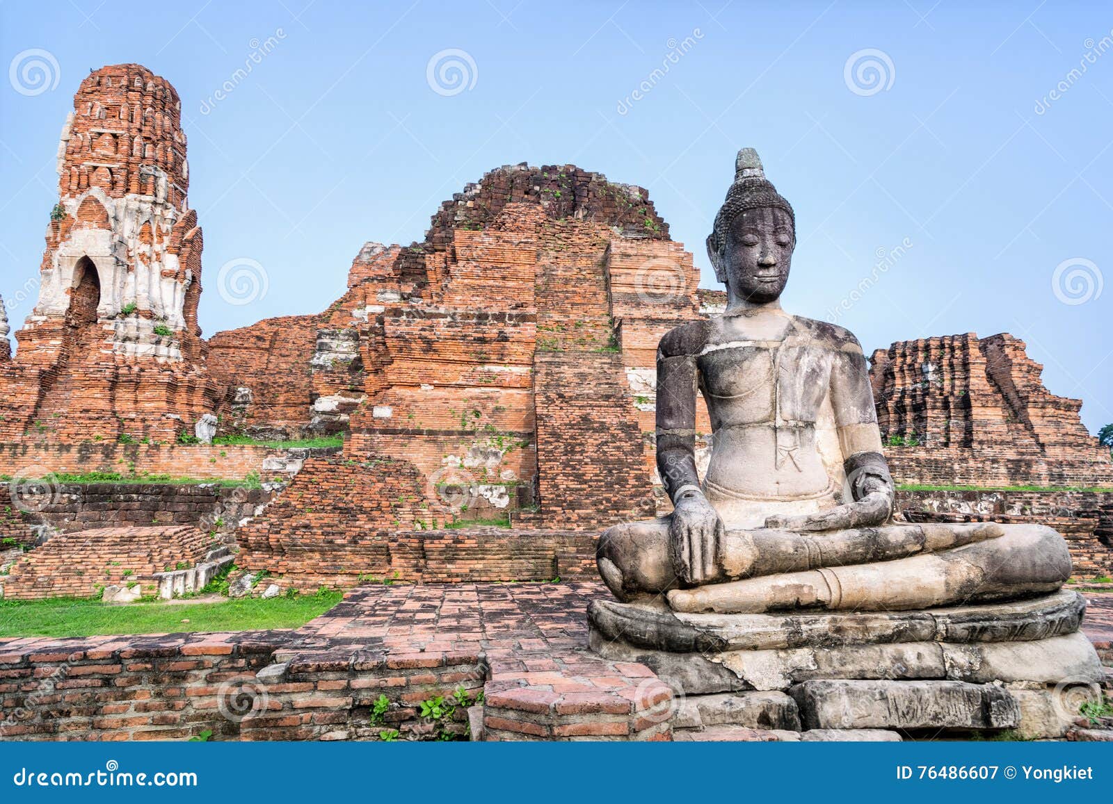 Wat Phra Mahathat Temple imagen de archivo. Imagen de roto - 76486607