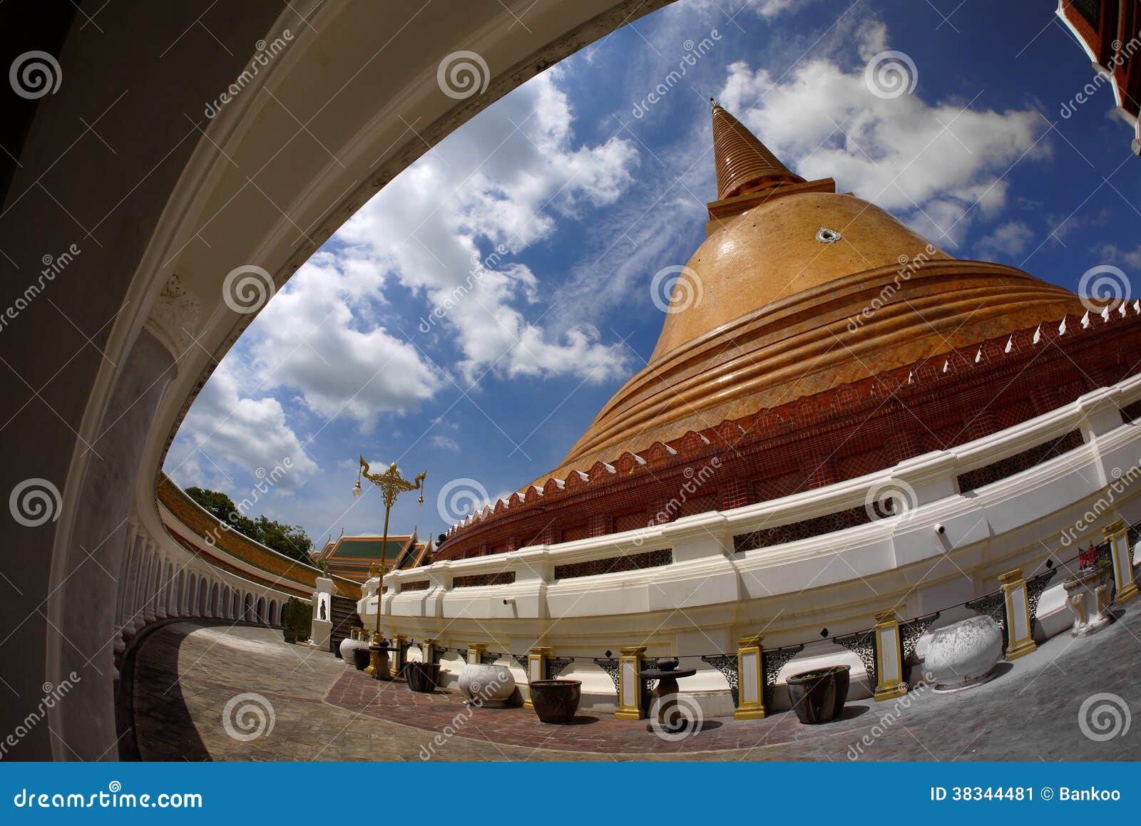 Wat Phra Pathom Chedi, Nakhon Pathom Stock Afbeelding - Image of heilig ...
