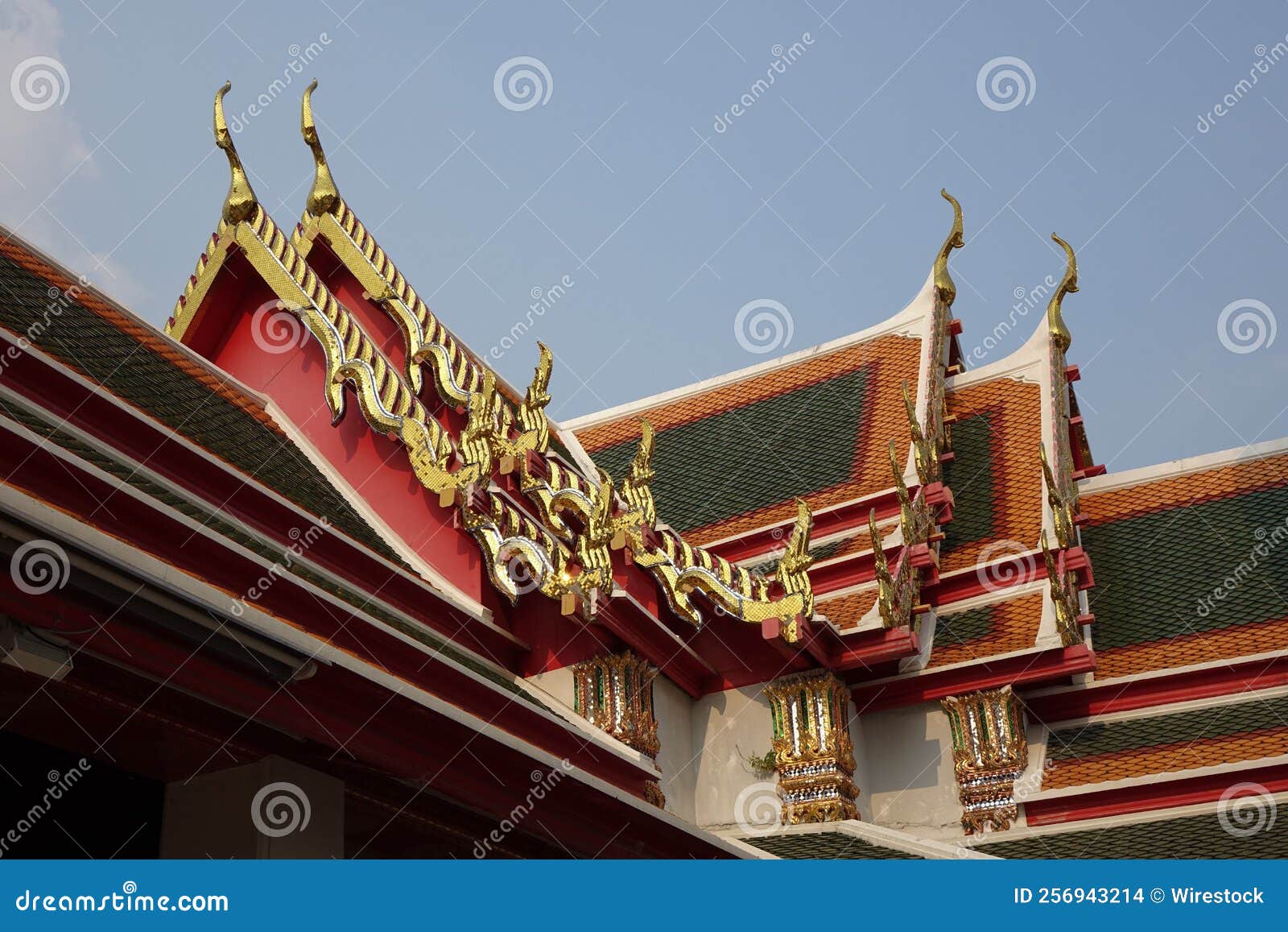 Wat Phra Si Mahathat Wora Maha Viharn Temple Stock Photo - Image of ...