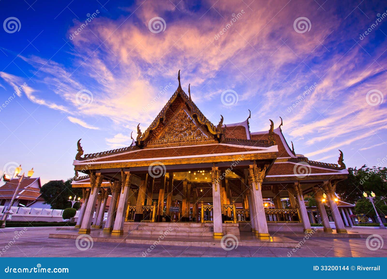 Wat Ratchanaddaram in the Sunset Stock Photo - Image of ayutthaya ...