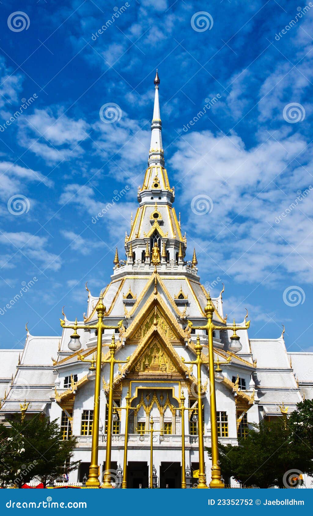 Wat Sothorn with Thai Street Lamp Stock Photo - Image of asian, beauty ...