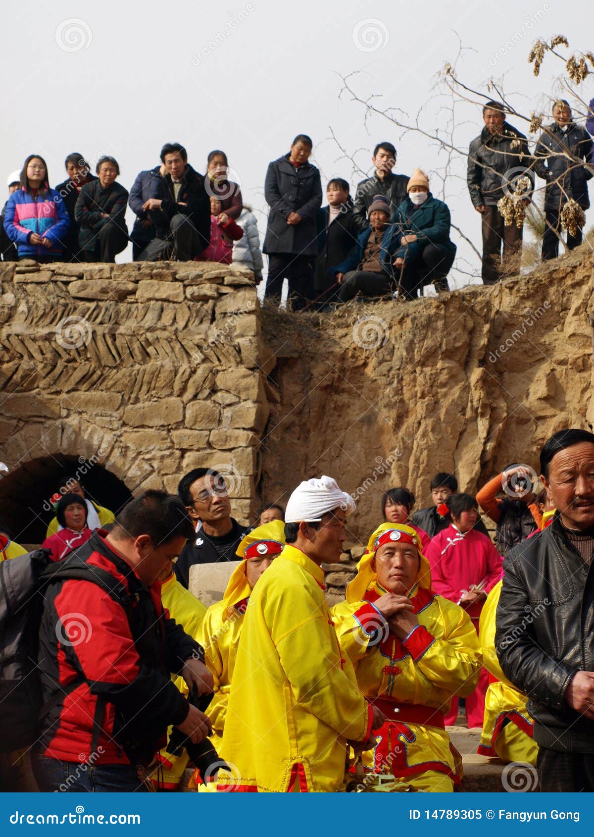 Watching Traditional Dance Yangge Editorial Image - Image of clothes ...