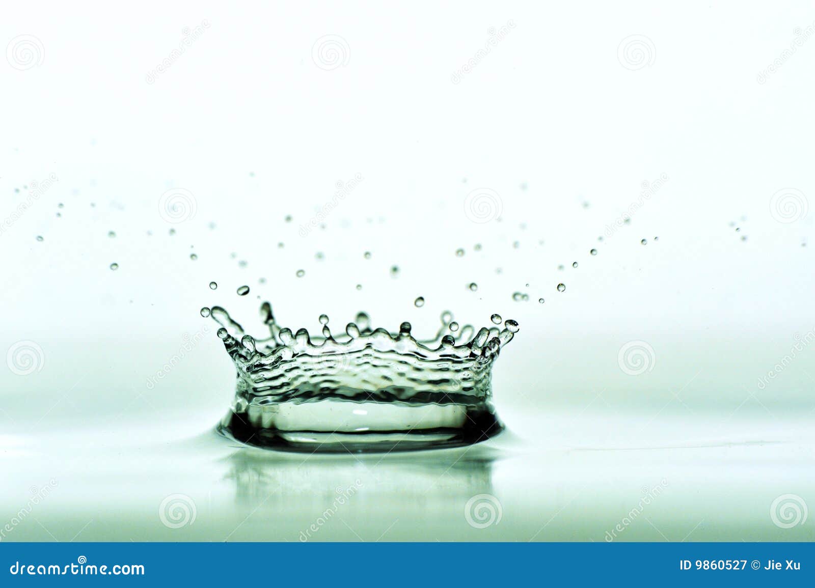 Water drip formed crown stock image. Image of color, bubble - 9860527