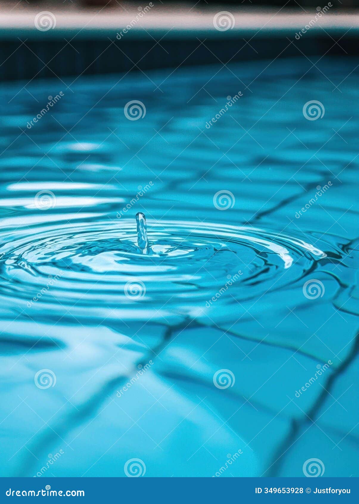 Water Drop Creating Ripples in a Swimming Pool Stock Illustration ...