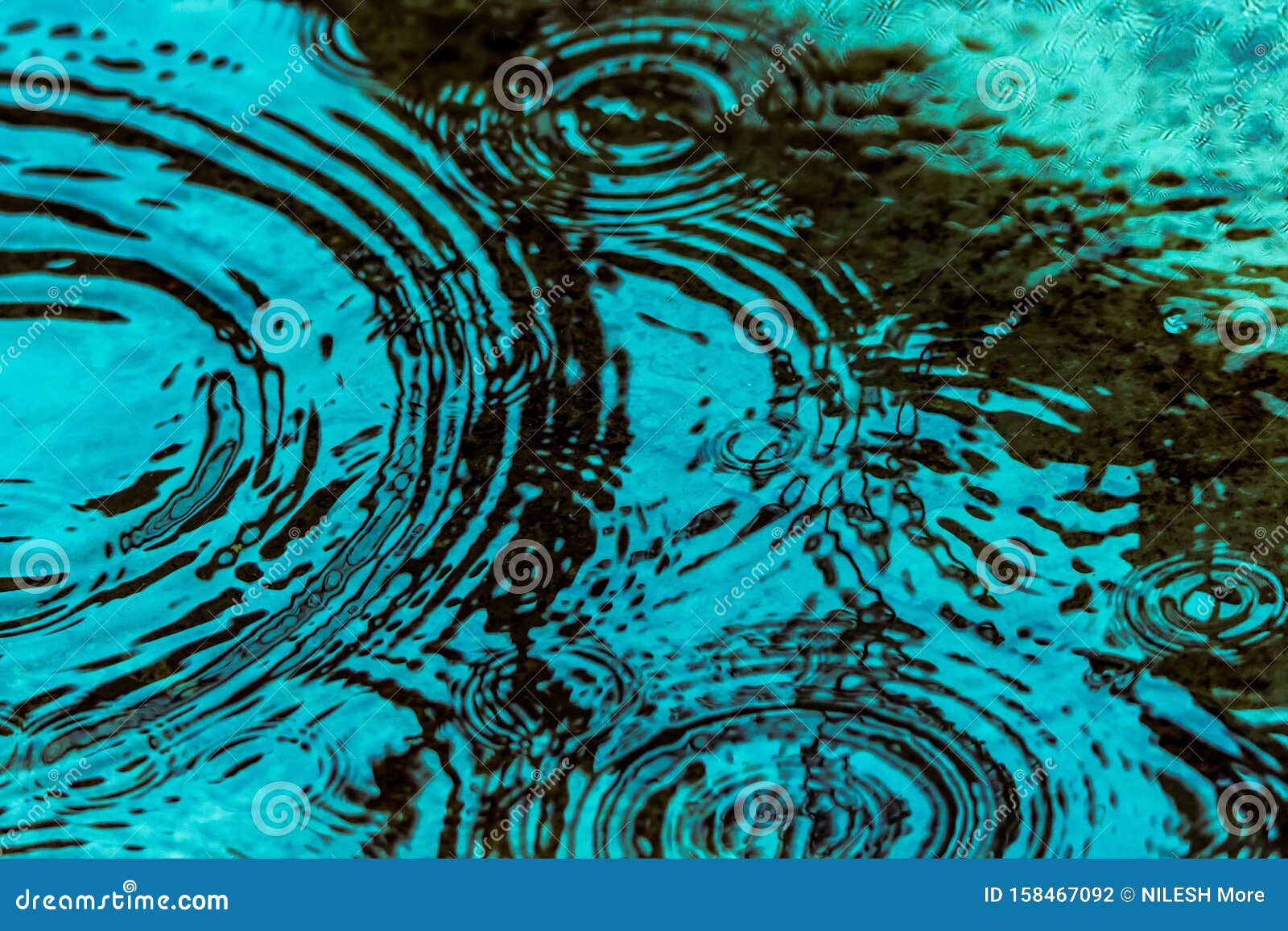 Water Drop Falling Down Creating Beautiful Pattern of the Wave Stock ...