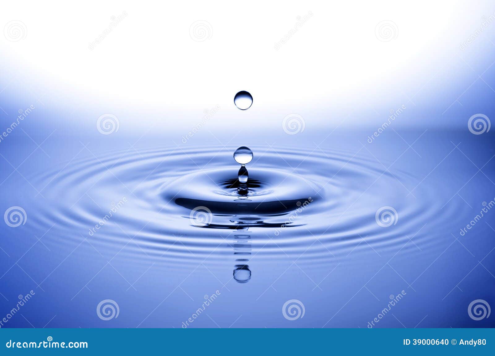 Water Drop Collisions Macro Photography With Green Background ...