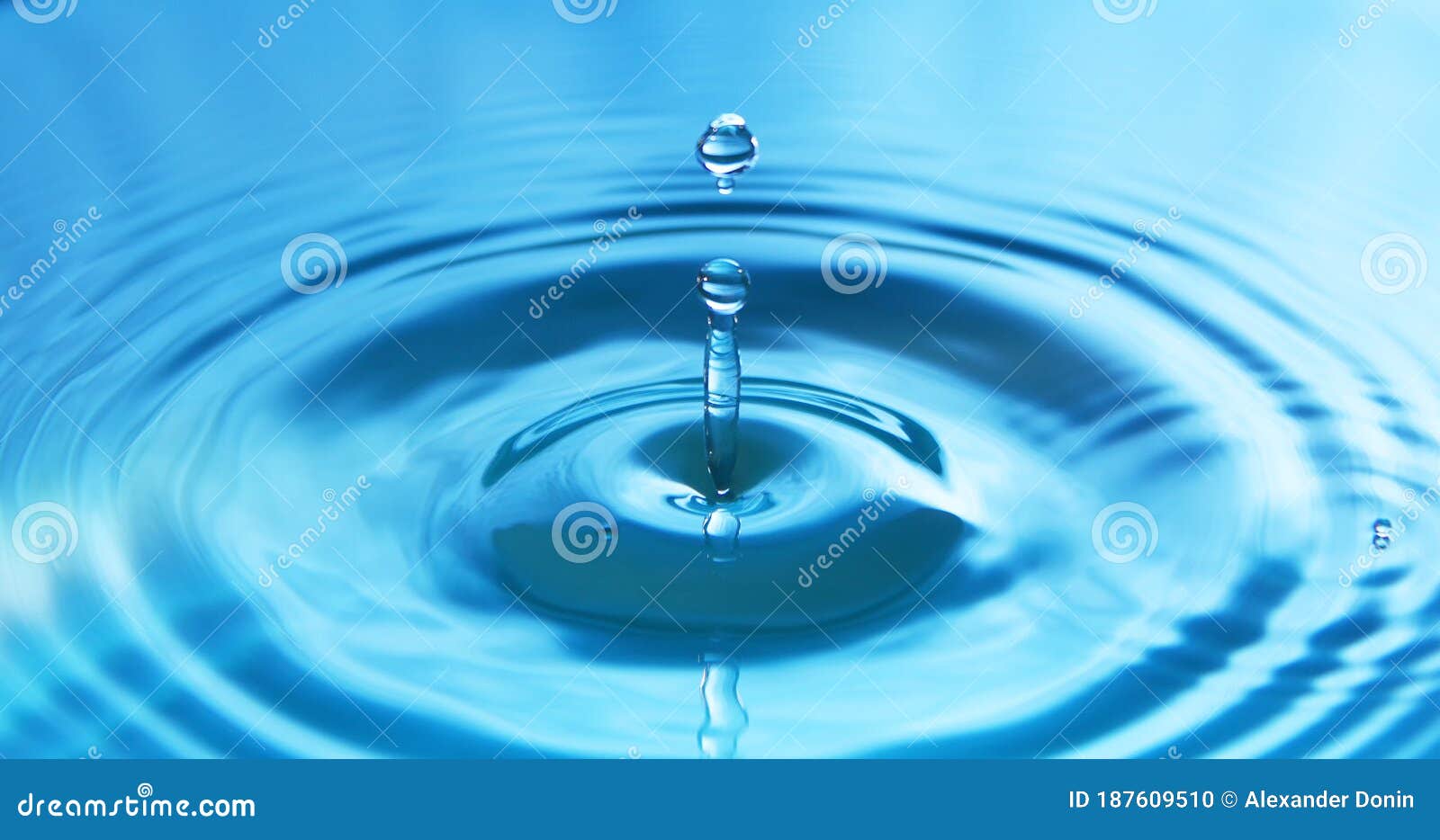 Water Drop Falling into Water Making a Perfect Concentric Circles ...