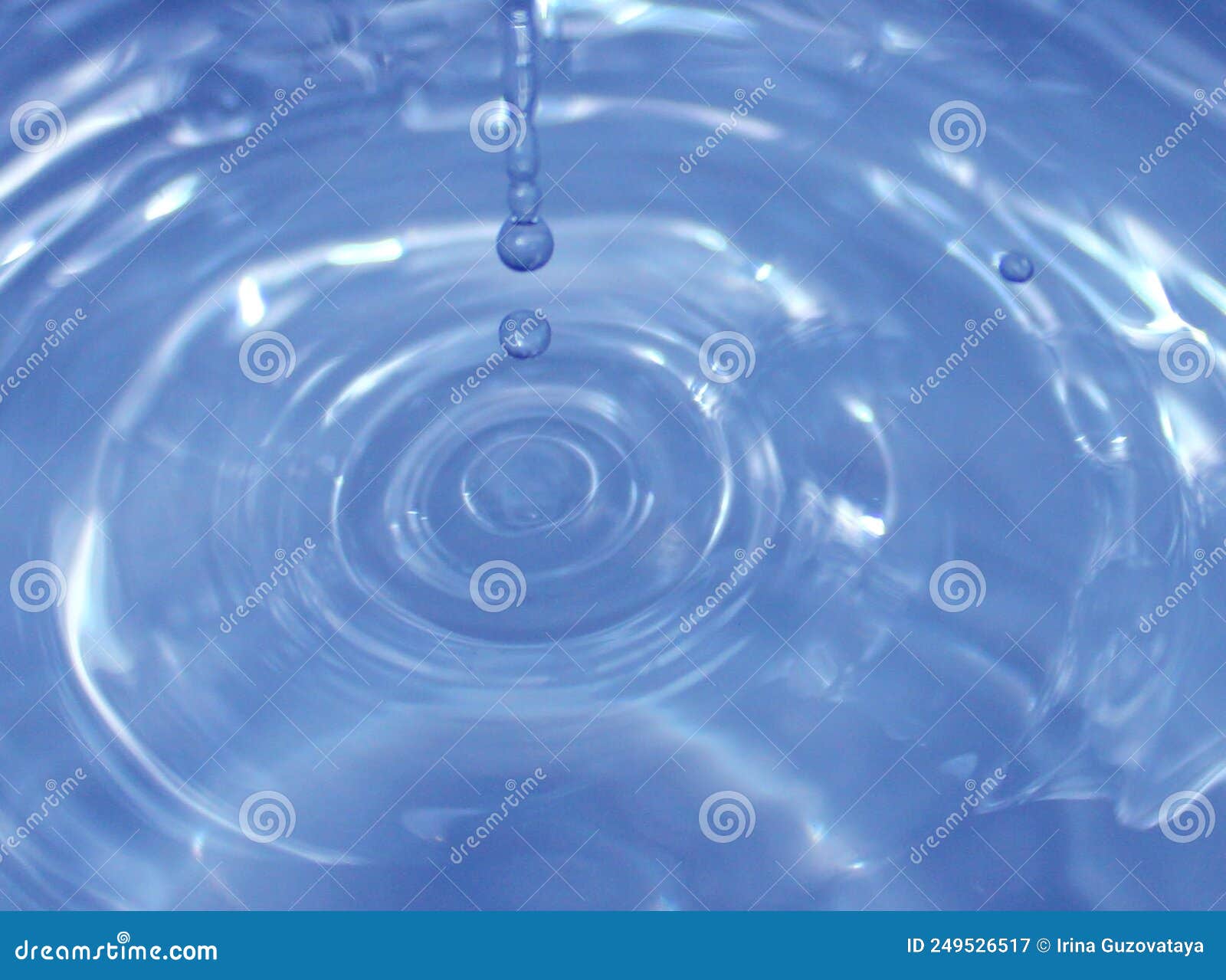 Water Drop Falling into Water Making a Perfect Droplet Splash Stock ...