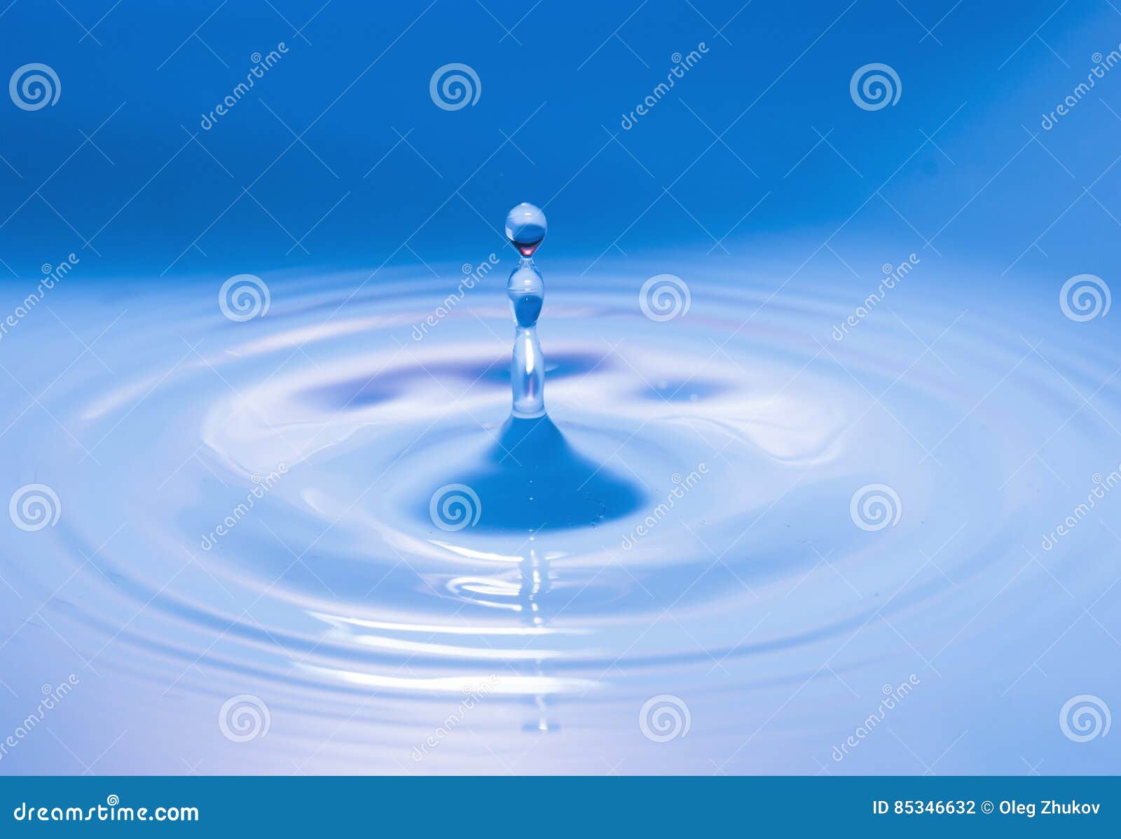 Water Drop Falling into Water Stock Photo - Image of liquid, fall: 85346632