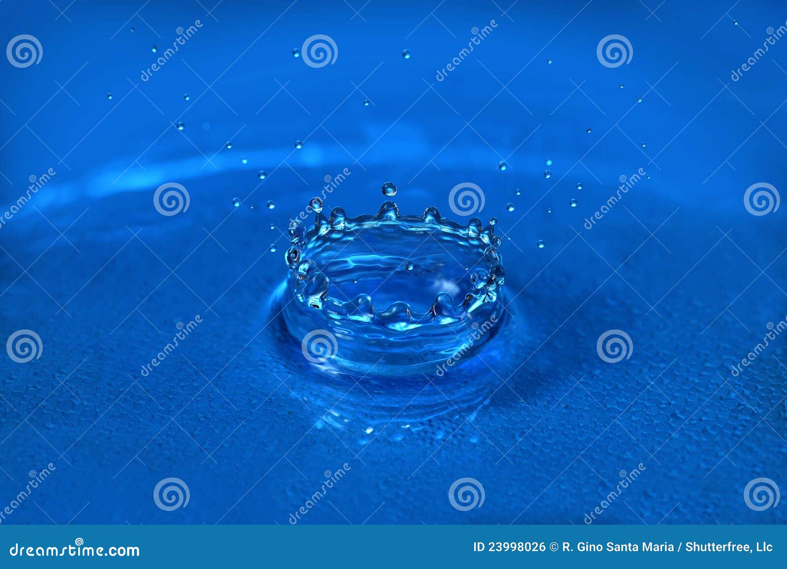 Water Drop forming Crown stock photo. Image of blue, falling - 23998026