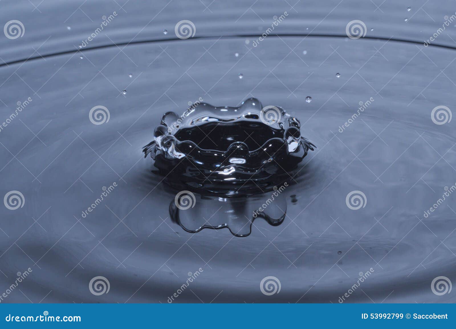 Water Drop Splash in Crown Shape Stock Image - Image of liquid, light ...