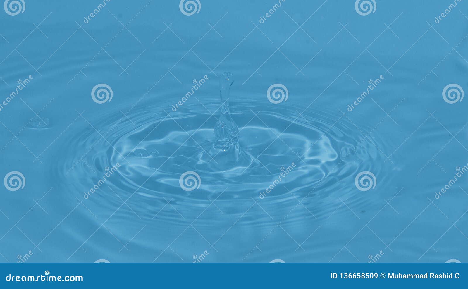 Water Drop Splash in Pure Water Stock Image - Image of freshness, blue ...