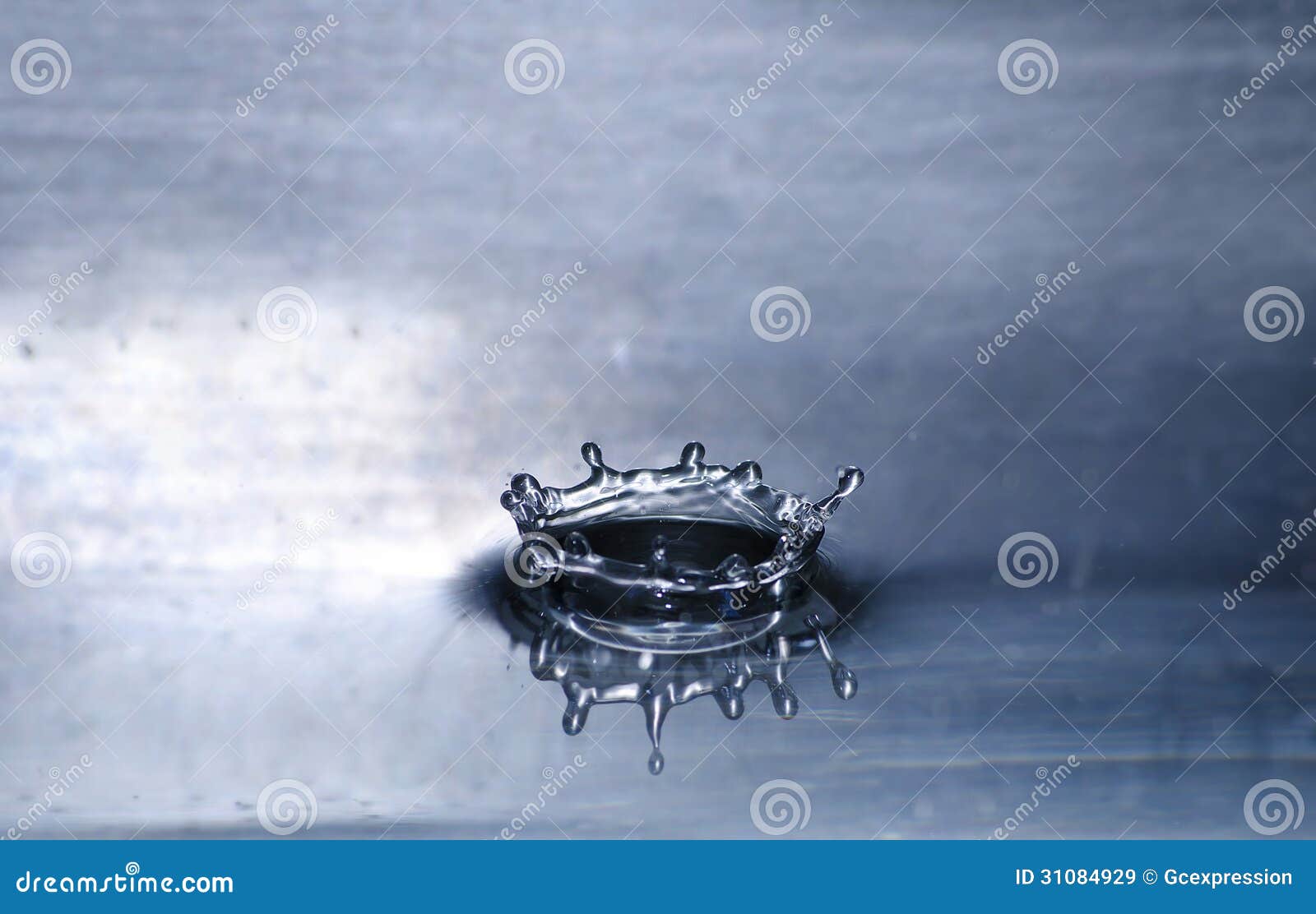 Water Droplet Crown stock image. Image of light, action - 31084929