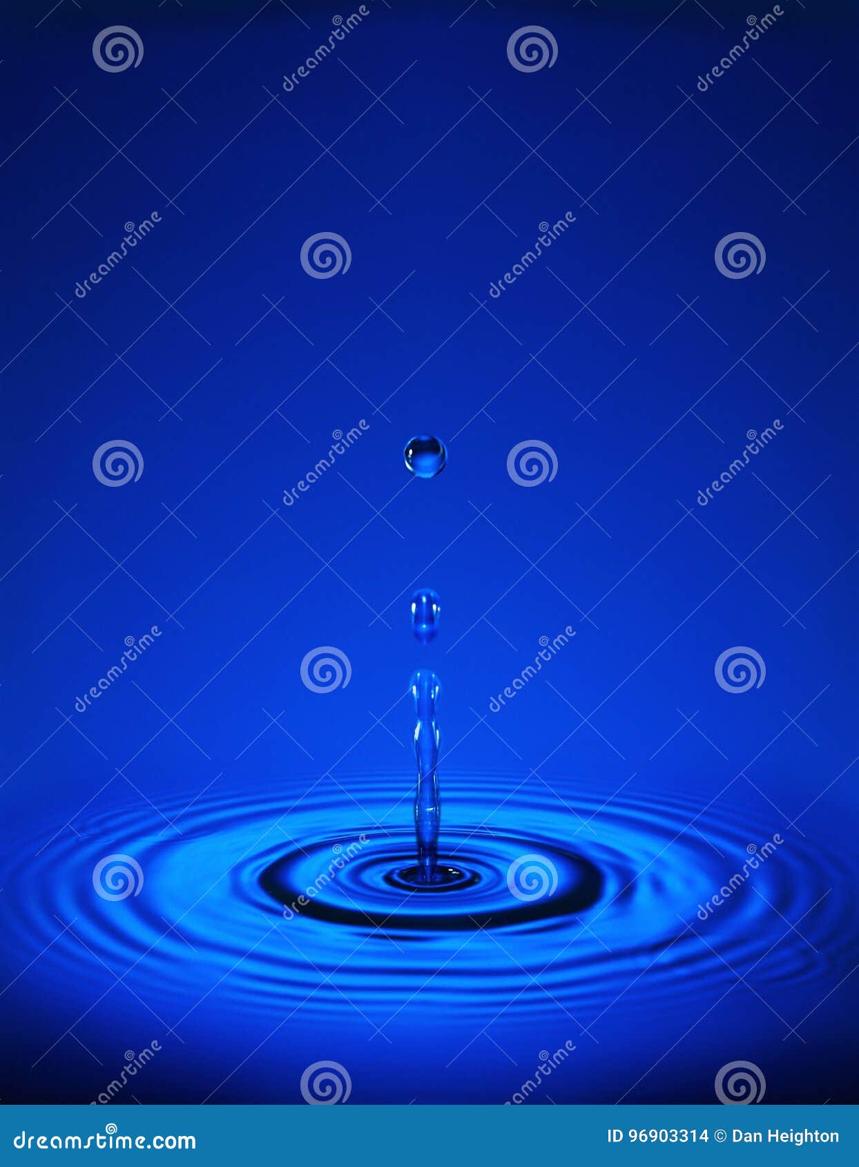 Water Droplets Creating Ripples in Water Stock Photo - Image of ripple ...