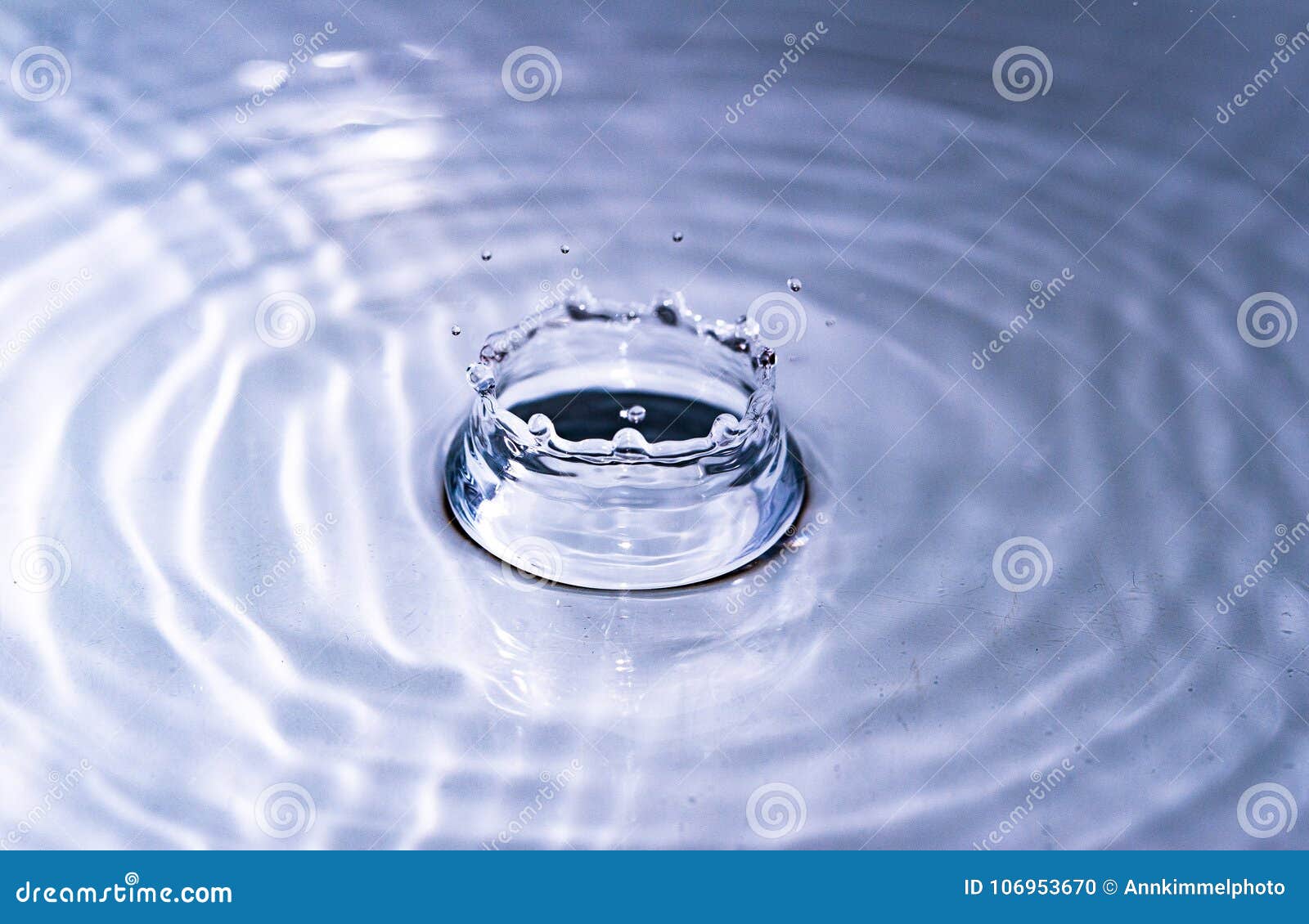 Water Droplets Falling into Water Making Waves Interferention P Stock ...