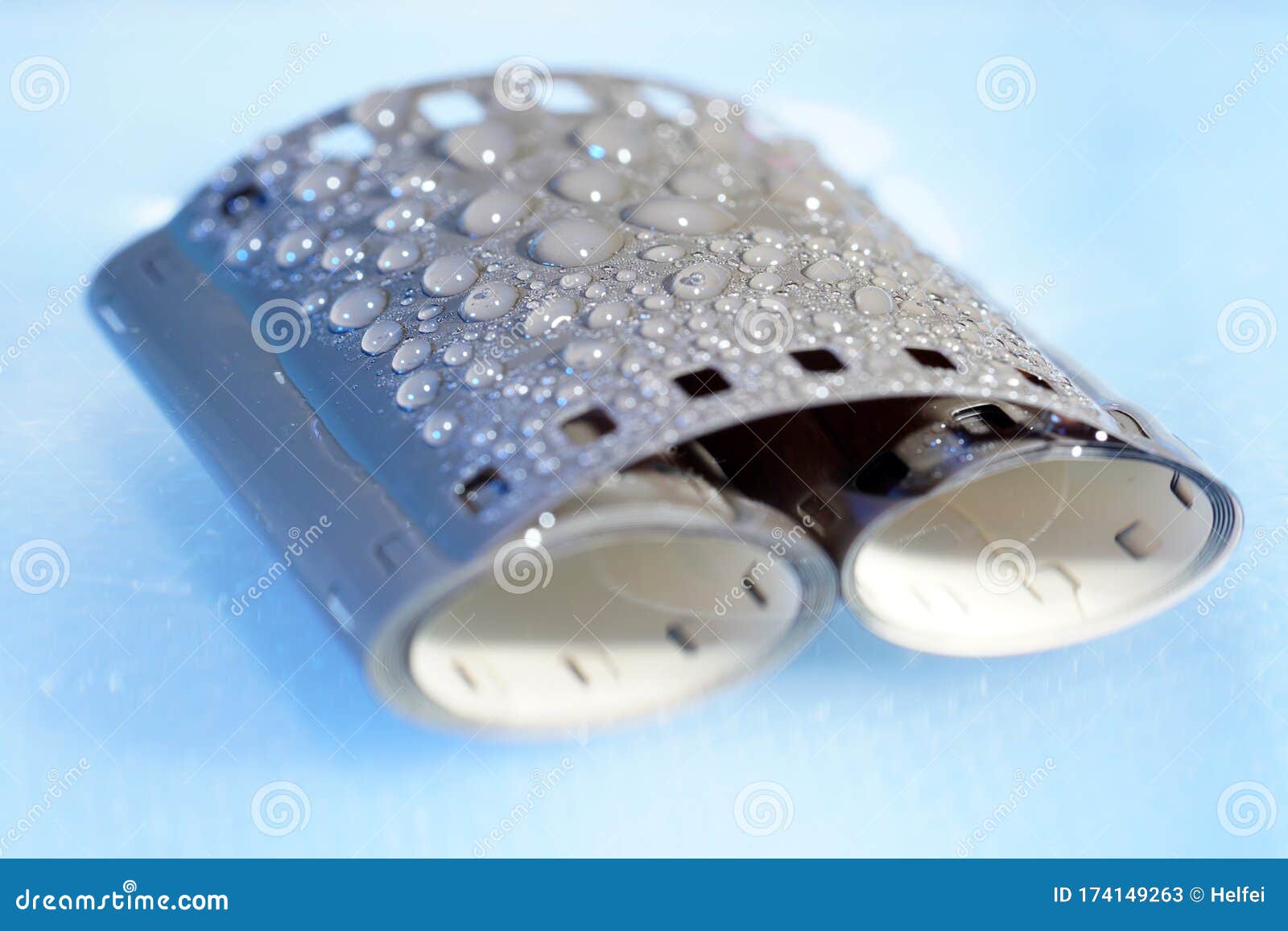 Water Drops with High-speed Flashes and Automatic Drip Photographed in ...