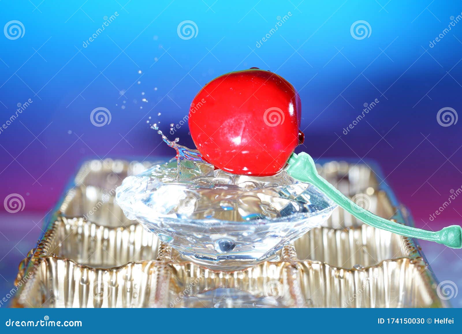 Water Drops with High-speed Flashes and Automatic Drip Photographed in ...