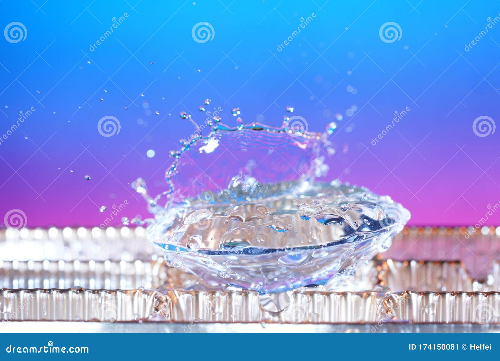 Water Drops with High-speed Flashes and Automatic Drip Photographed in ...