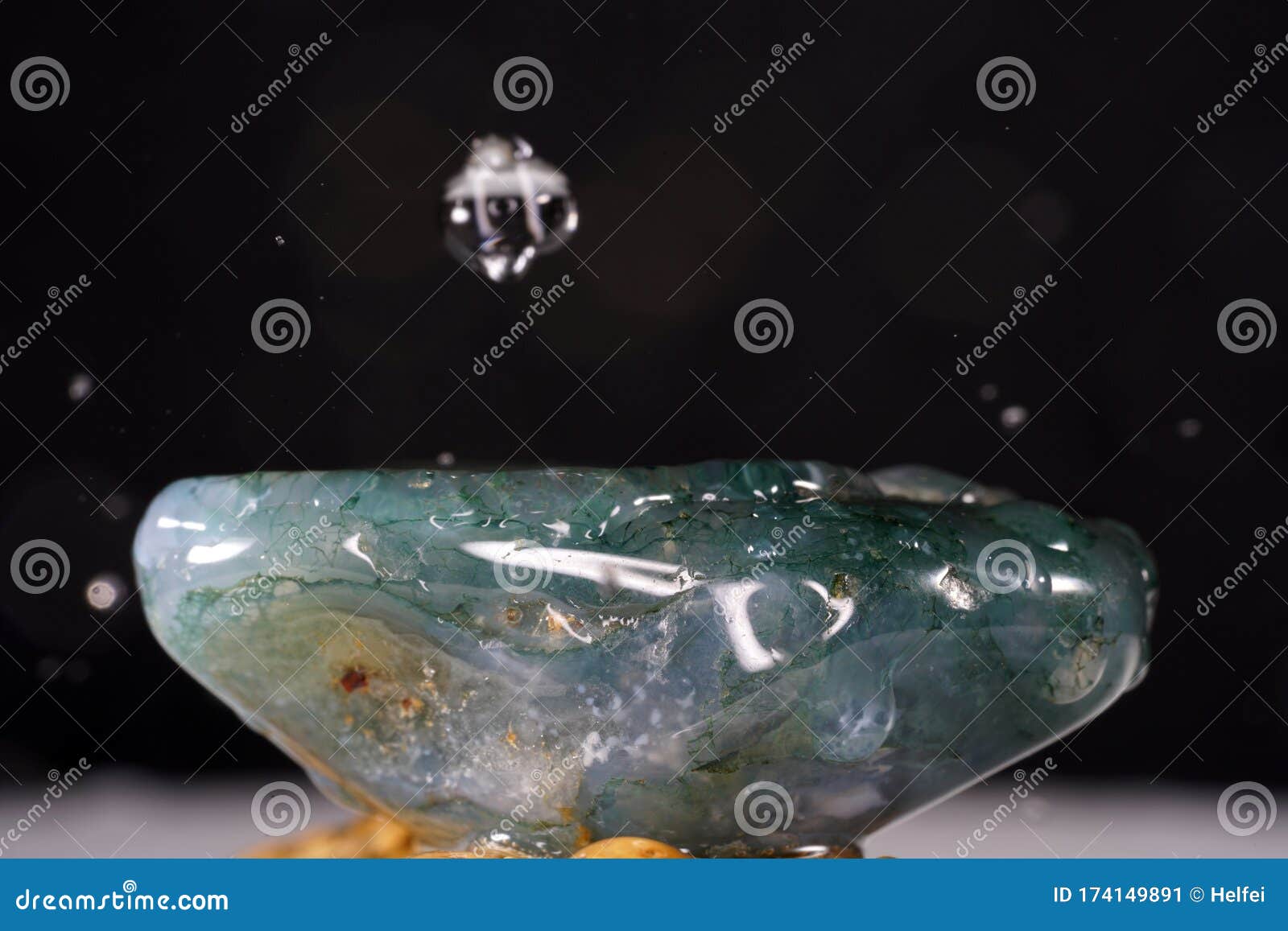 Water Drops with High-speed Flashes and Automatic Drip Photographed in ...