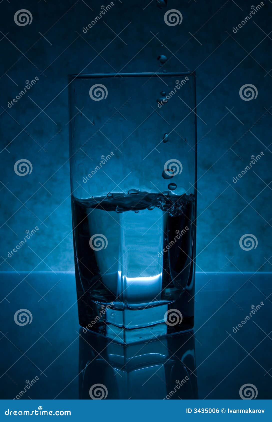 Water Drops Pouring into Glass Stock Photo - Image of action, cool: 3435006