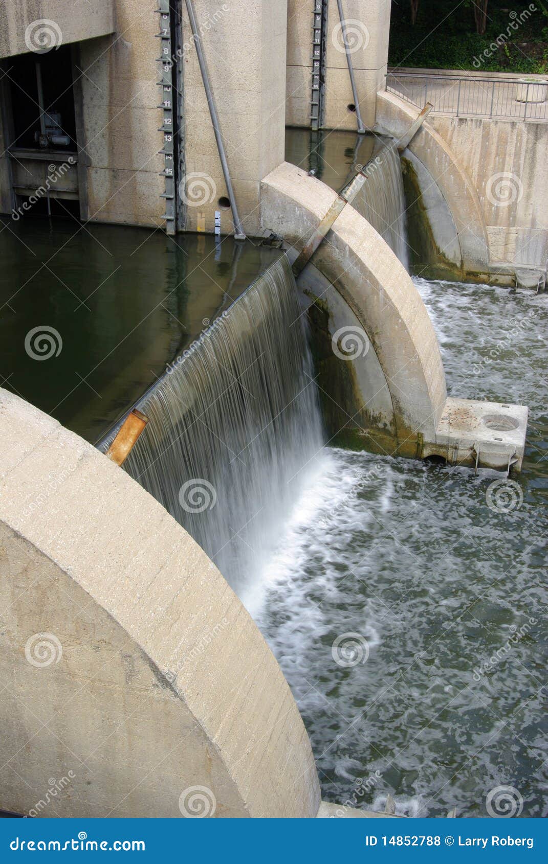 Water en Dam stock foto. Image of stromend, texas, water - 14852788