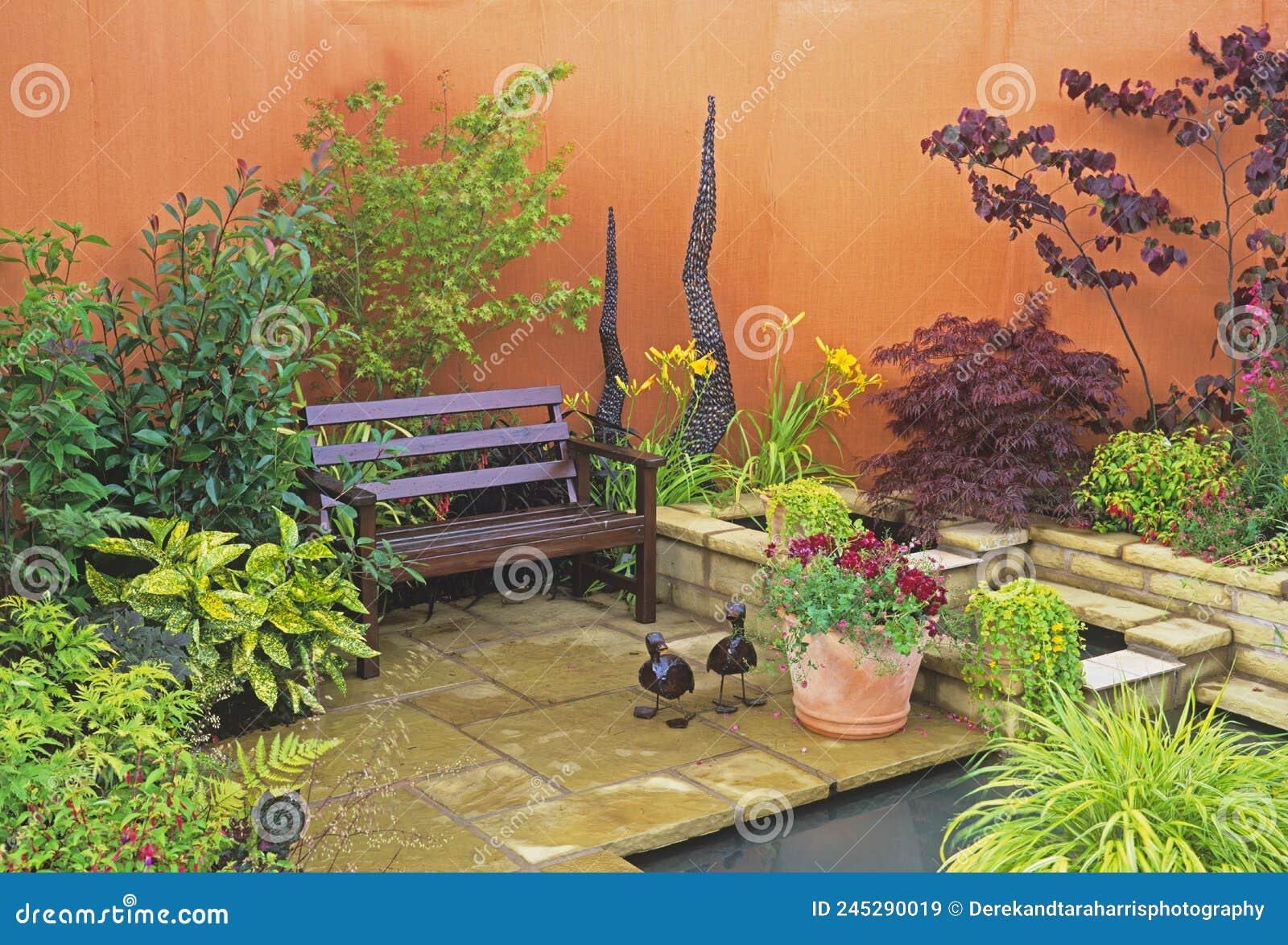 Water Feature in Small Courtyard Garden Stock Image - Image of ...