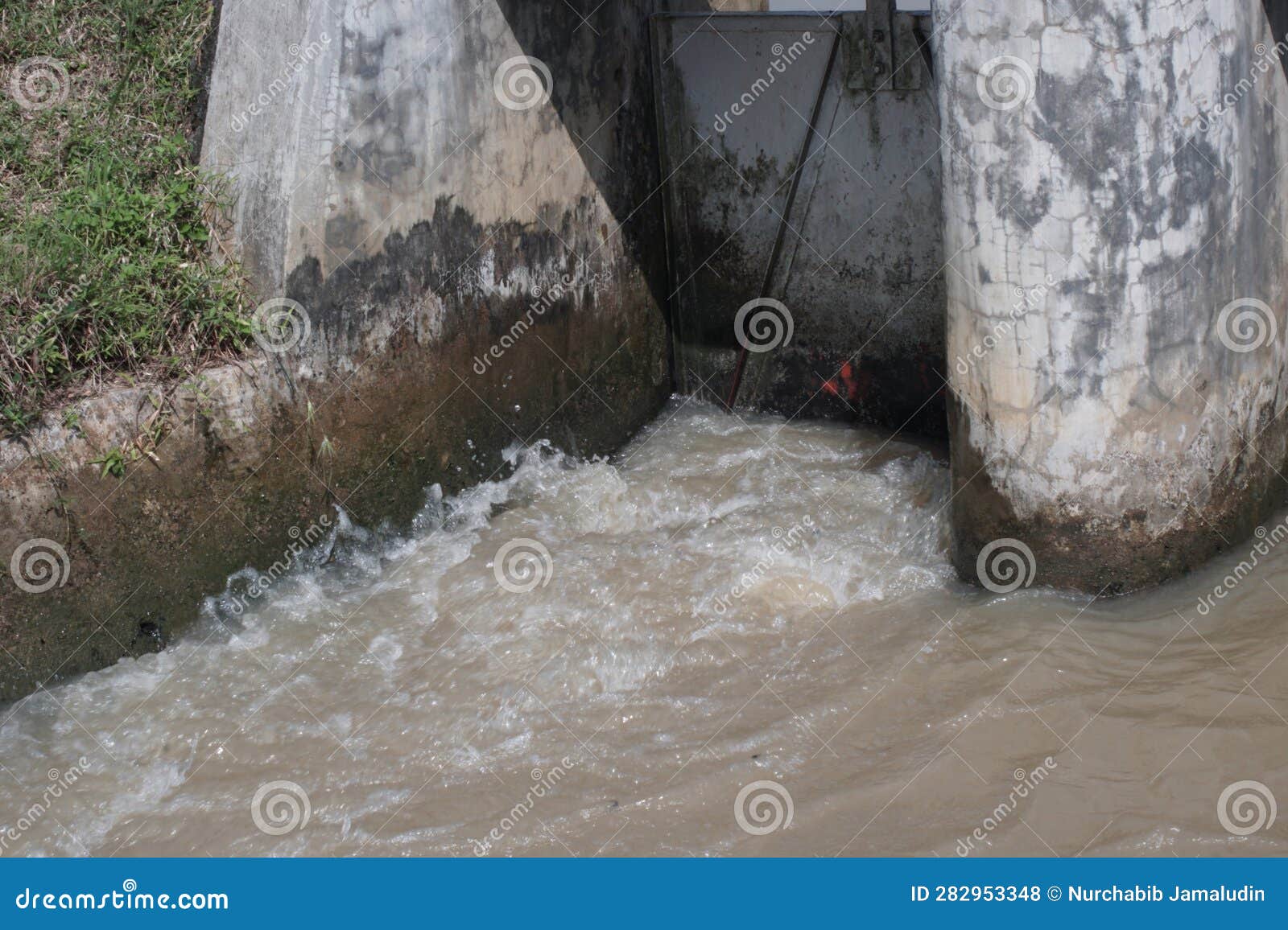 Flood Gate of the Irrigation Canal Stock Photo - Image of flow ...